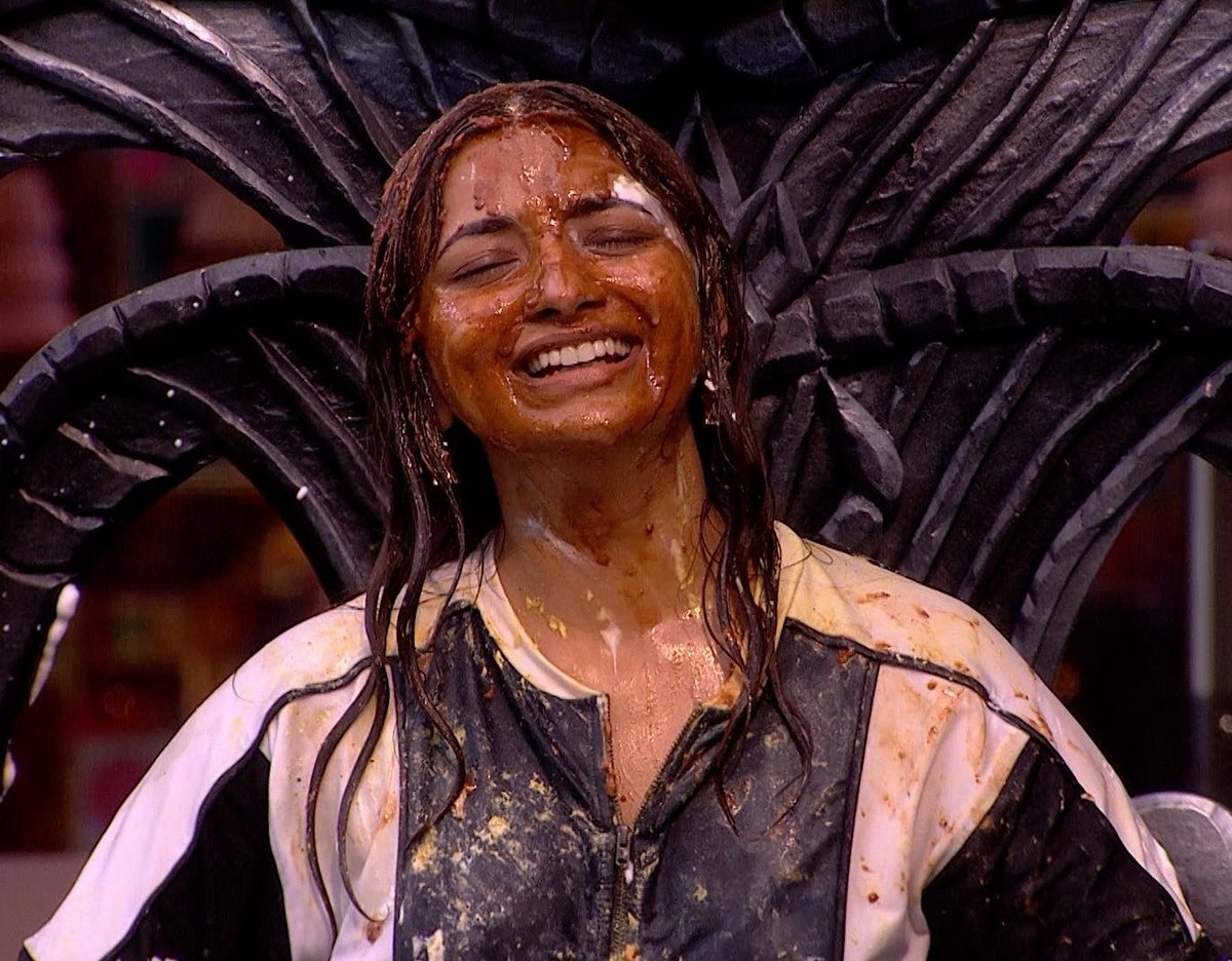 Jiya Shankar proved her words ‘Kisime dum hai toh mujhe hila ke dikhao ...