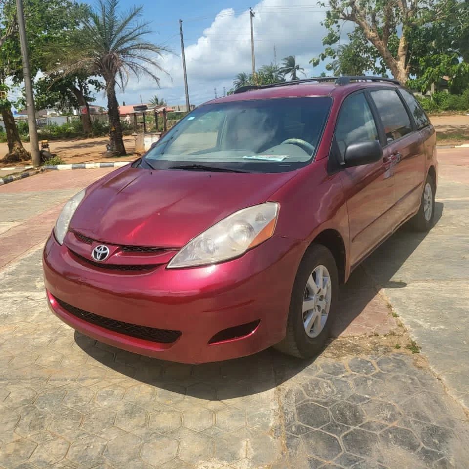 Saltzman👽 on Twitter: "Toyota Sienna LE Engine Untoched GEAR Untoched AC Chilling Very Clean ...