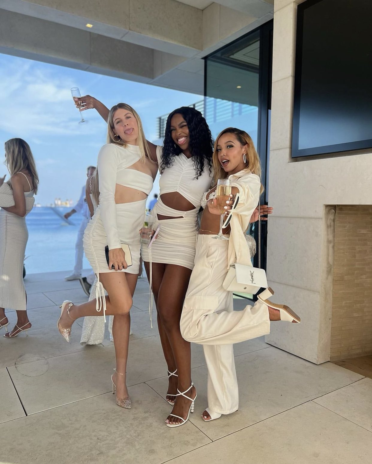 Coco Jones Source - Stream #WIDTY Deluxe on Twitter: "Coco Jones with Tinashe and Genie Bouchard ...