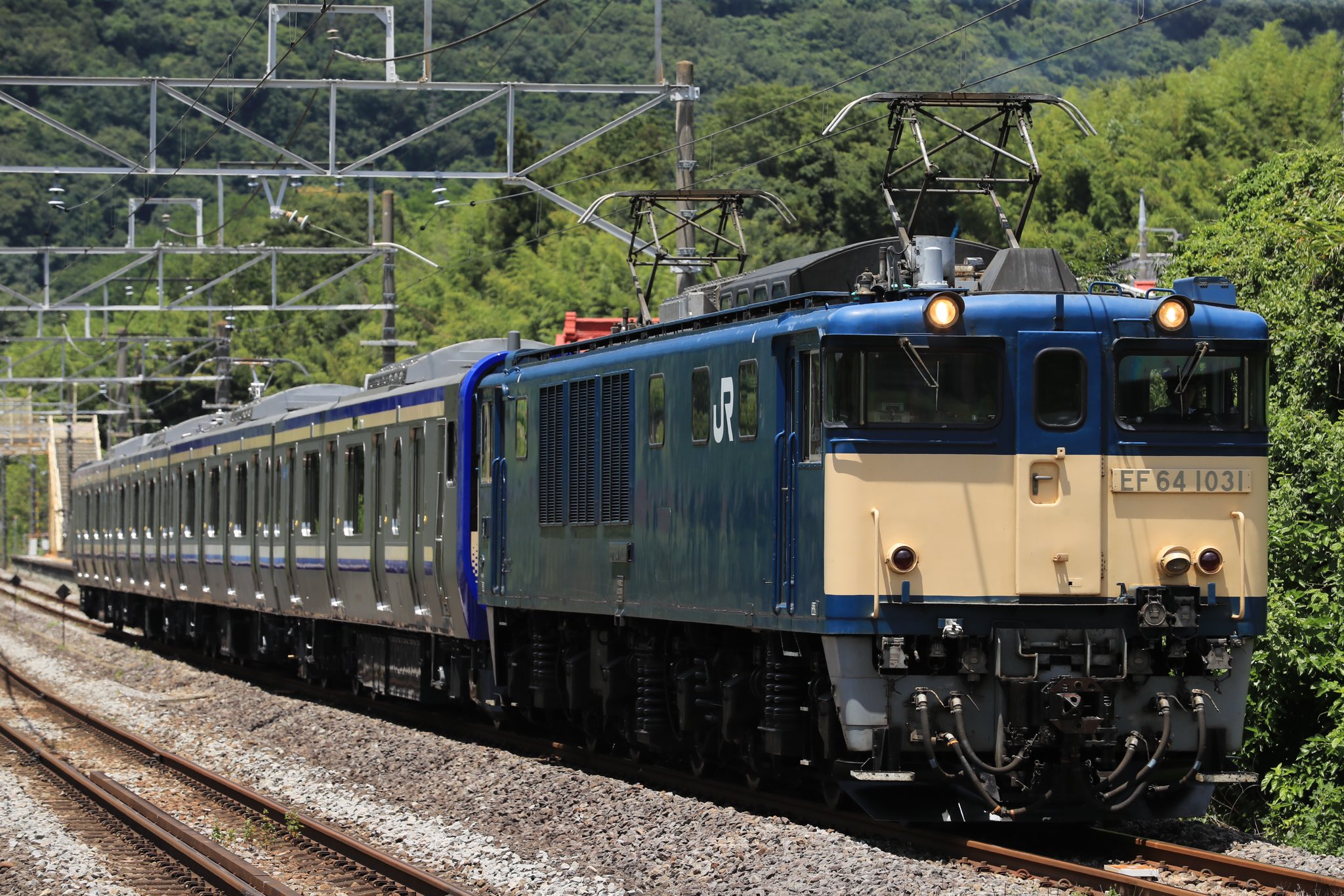 鉄道写真総合技術研究所 on Twitter: "配9728ﾚ E235系クラ新津配給 EF64 1031+E235系J-25編成 https://t.co/LjCOuzaCr1" / Twitter