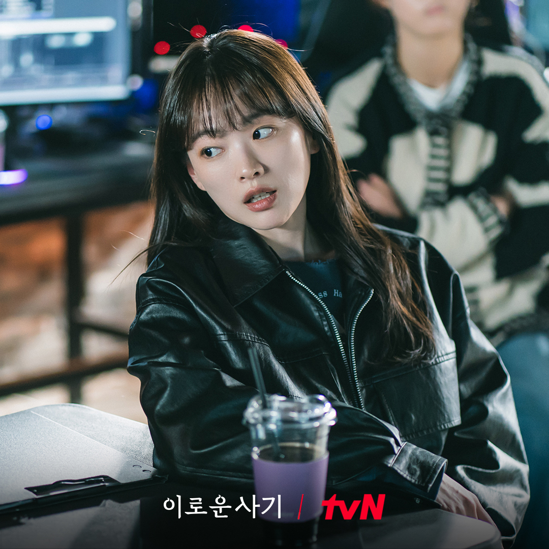 tvN drama on Twitter: " 11-12화 비하인드 스틸 🎞 본방사수 이제 4번 남았다는 거 사실인가요🫠 거기다 우리 심장까지 위협하는 배우들의 무한 변신 ...