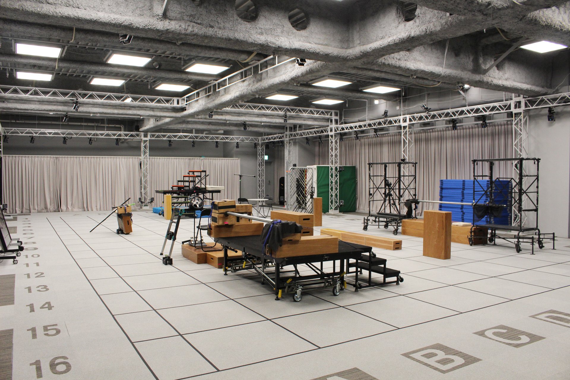 Genki on Twitter: "A special look behind the scenes of Square Enix’s motion capture studio by ...