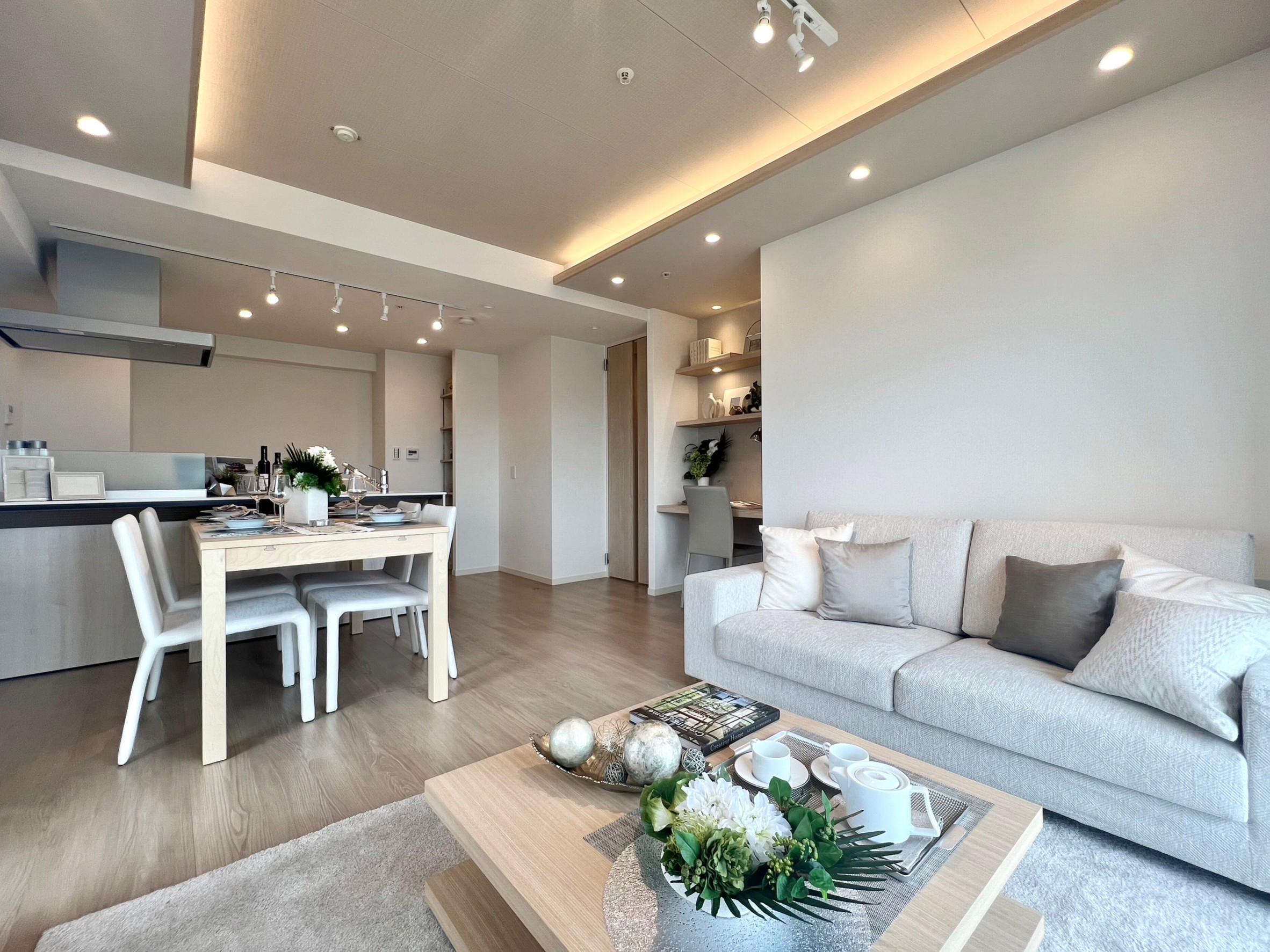 ハイアーグラウンド on Twitter: "『白金高輪』駅から徒歩2分、『泉岳寺』駅から徒歩12分の駅近マンションをご紹介します💕 デザイン性と機能性を兼ね備えた2LDK。 高級感漂う玄関が ...