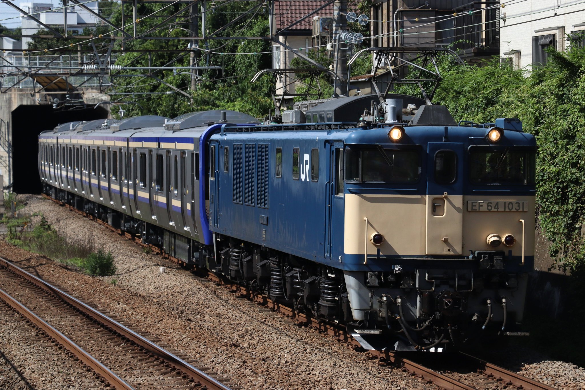 ひ が し く る め on Twitter: "配9644レ J-TREC新津事業所出場配給 EF64-1031+E235系1000番台J-25編成 https://t.co ...