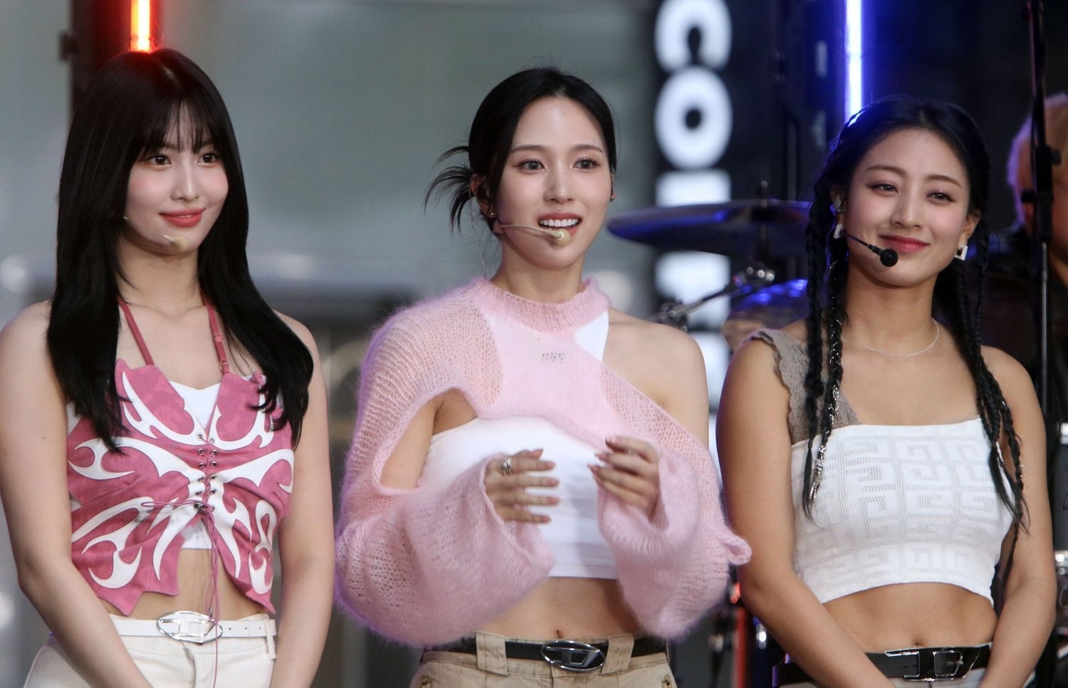 With Hyo | ZYO ZONE 🧡 on Twitter: "my favorite dance line sc: shutterstock #MOMO #JIHYO #MINA # ...