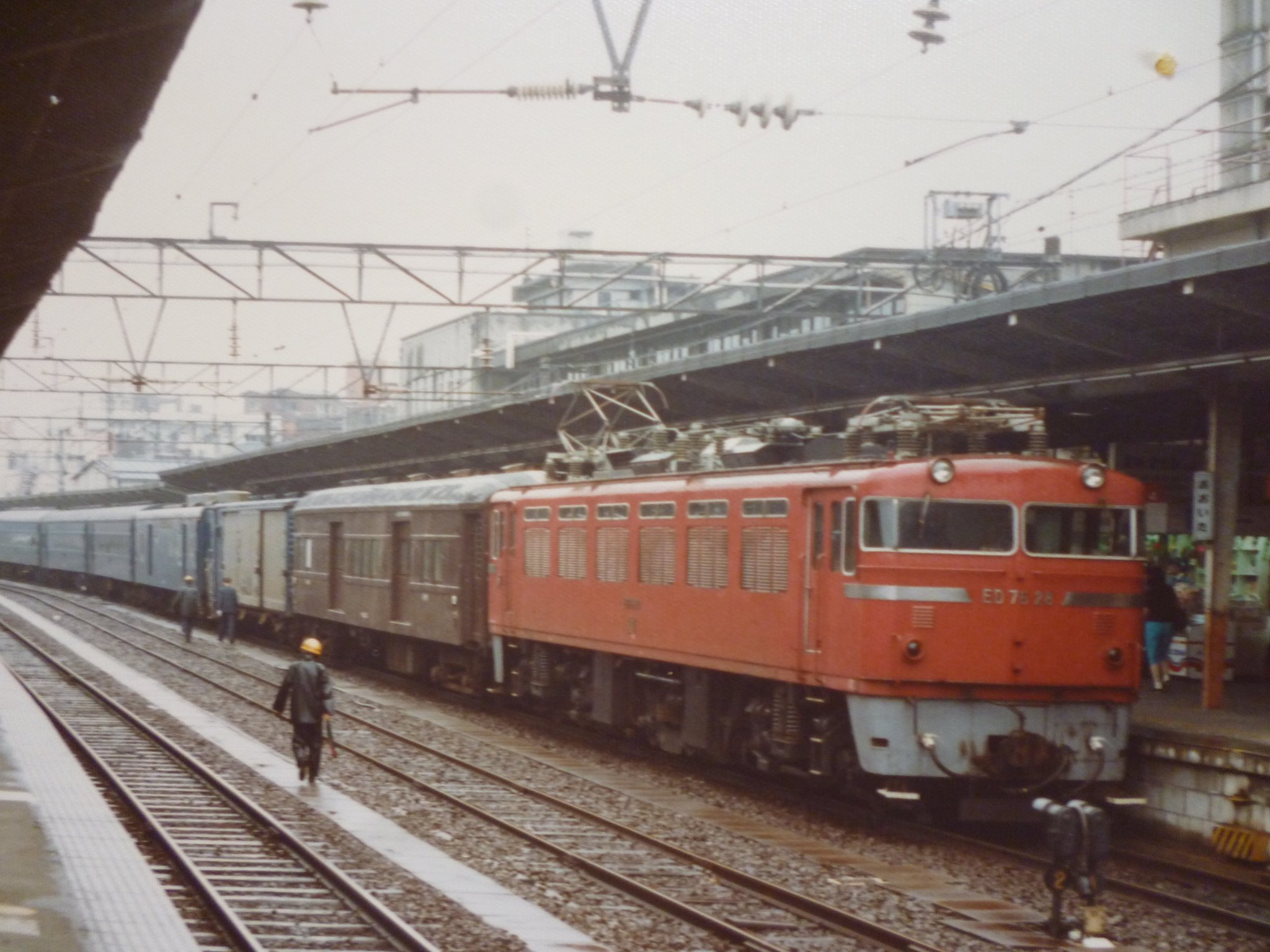 イリューシン62 on Twitter: "今日は「ED76の日」。 九州で長距離普通列車健在だった頃、先頭に立っていたのがED76。 左：1983年春、大分。西鹿児島行き。 右上：1982 ...