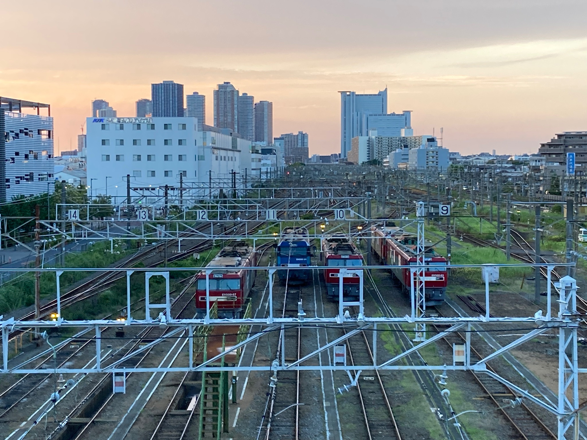 satoru_8888 on Twitter: "2023/07/06 新鶴見機関区 18:50ごろ https://t.co/jP6BLk3PBS" / Twitter