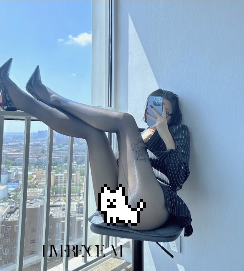 涞觅润丝LimerenceM on Twitter: "Limerence M 【极光】 夏天就要把双腿交给通透闪耀的极光，自带腿部高光，妙不可言～@zhangxufan7777 https ...