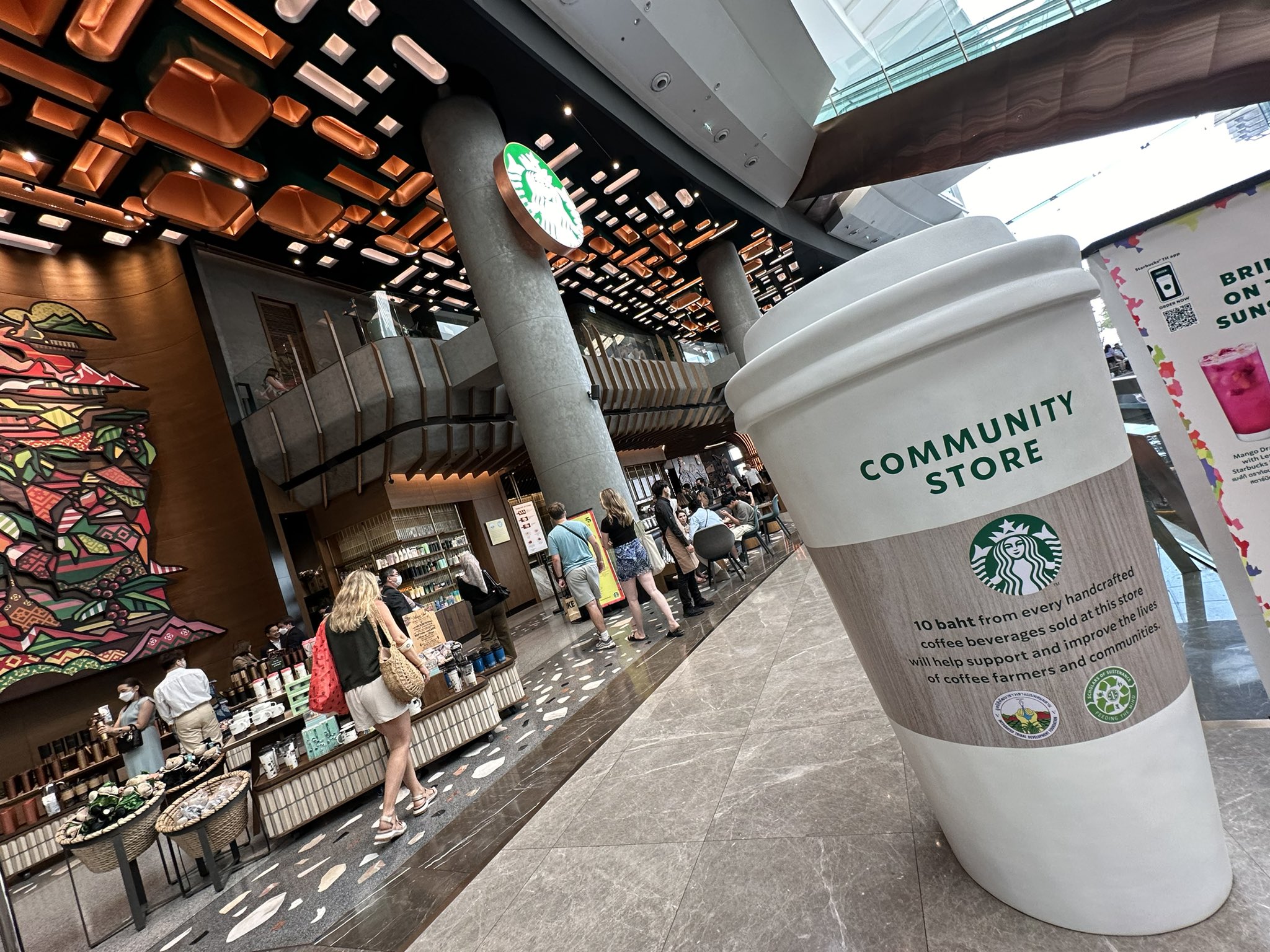 khajochi on Twitter: "Starbucks ประกาศว่าเครื่องดื่มที่เราซื้อในร้านสาขาชั้น 7 ห้าง ICONSIAM จะ ...