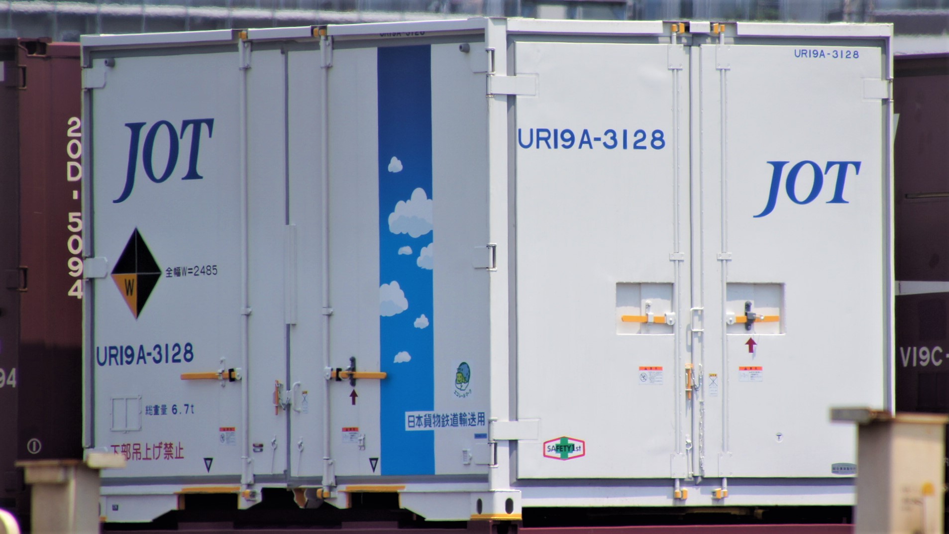 エム・レイルズ(M-Rail's) on Twitter: "#金曜日のコンテナ #UR19A 形12フィート私有冷蔵コンテナ(3128) #JOT #日本石油鵜輸送 所有の冷蔵コンテナ 私に ...