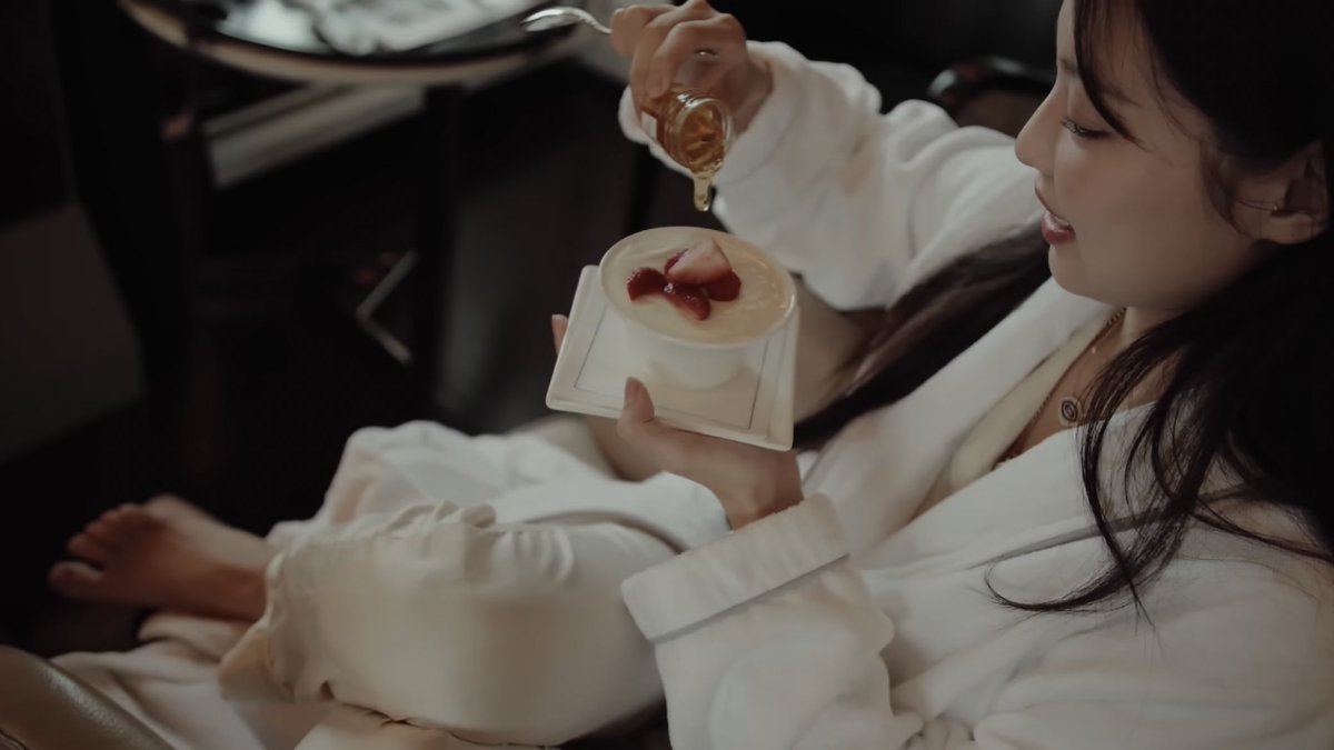 꽃 🐰👑🌹 ️ on Twitter: "RT @tjruby_: #JENNIE Met Gala vlog https://youtu.be/67BcmY40gfA"