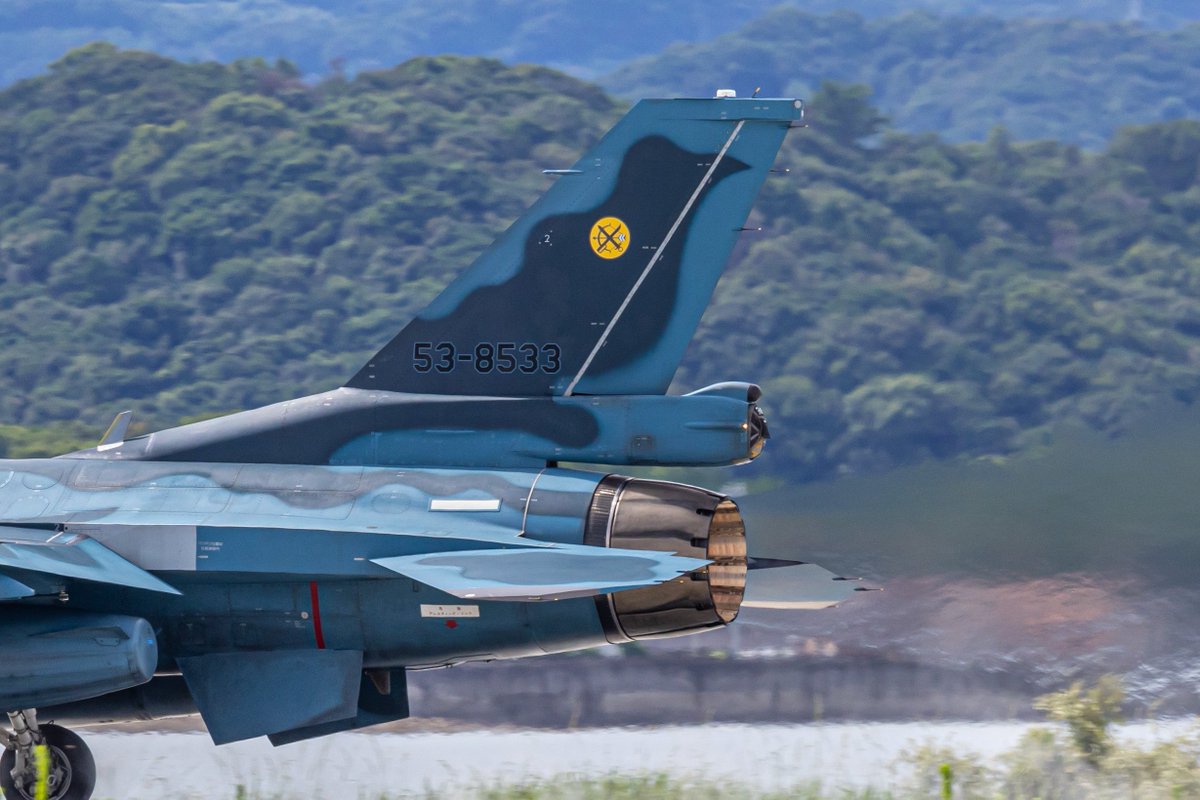 Tyler Rogoway on Twitter: "F-2 party! Nobody keeps the paint up on a fighter like Japan does ...