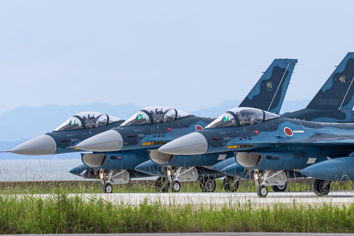 Tyler Rogoway on Twitter: "F-2 party! Nobody keeps the paint up on a fighter like Japan does ...