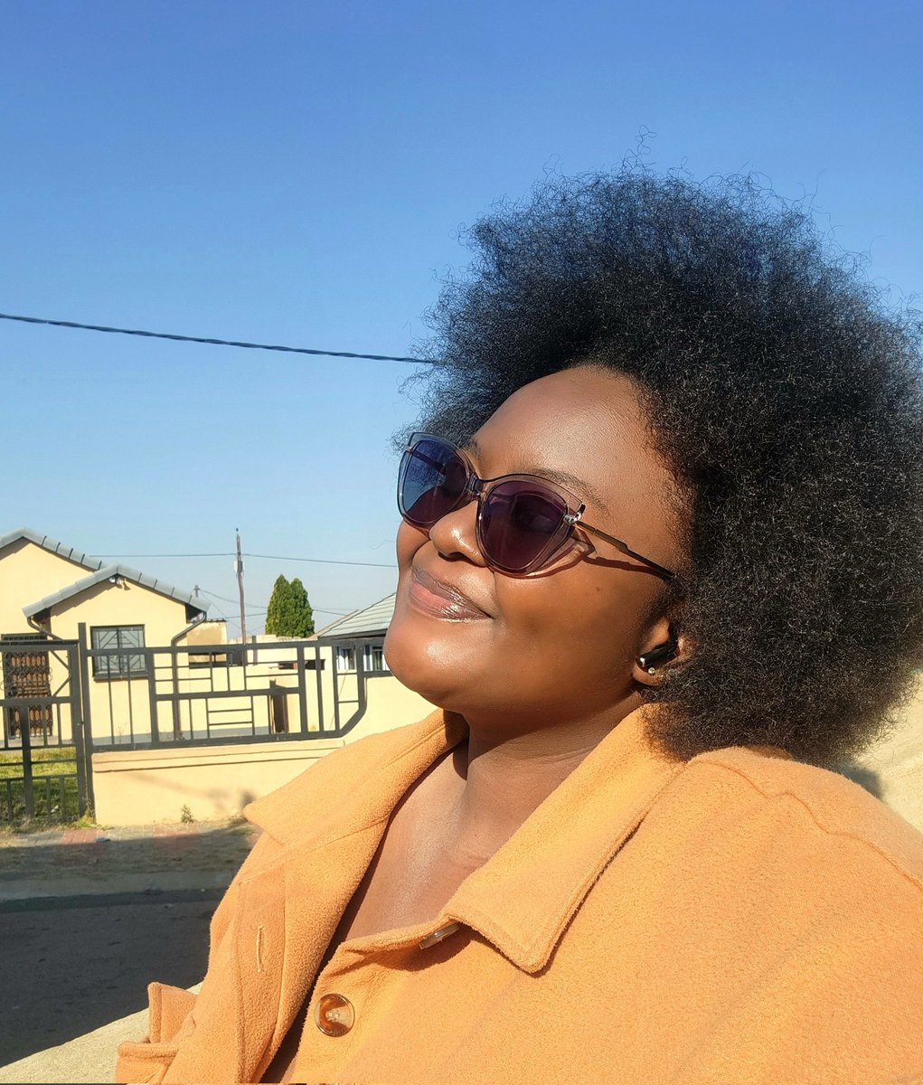 Nhlamulo on Twitter: "Sun kissed"