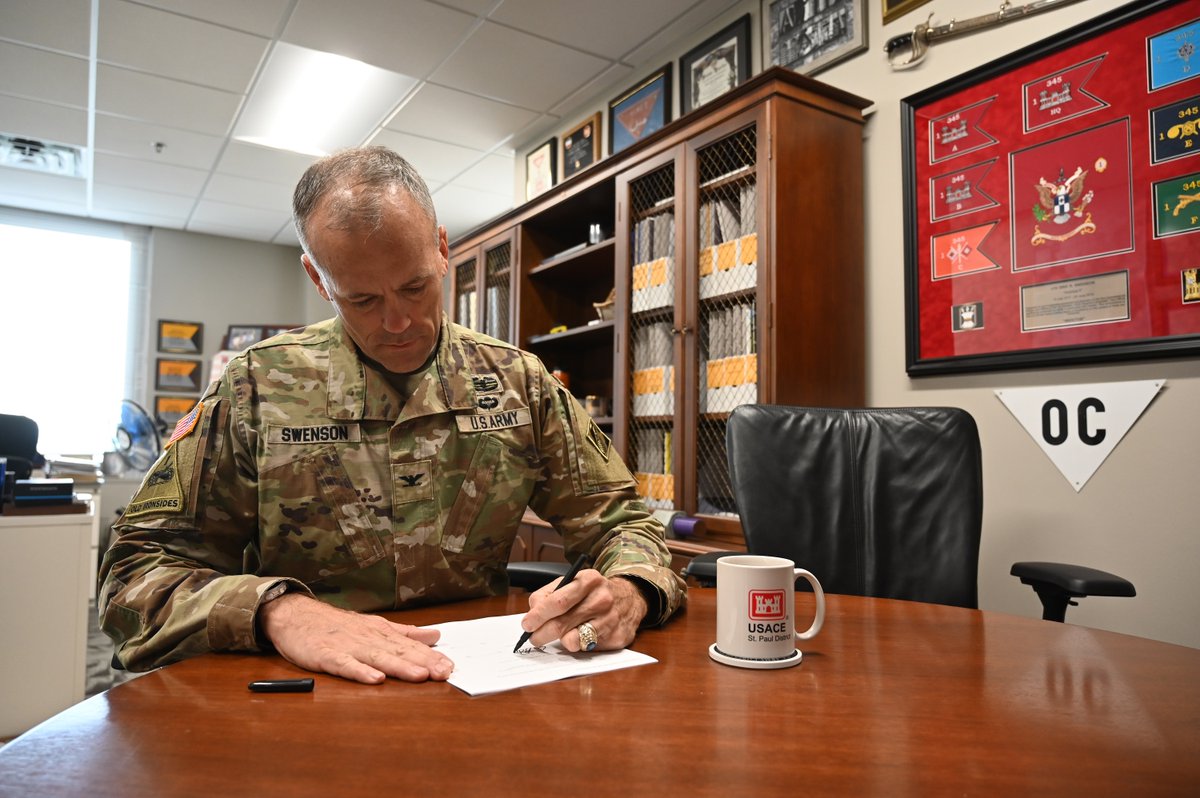 USACE HQ on Twitter: ".@StPaulUSACE Commander, Col. Eric Swenson, signs a memorandum of ...