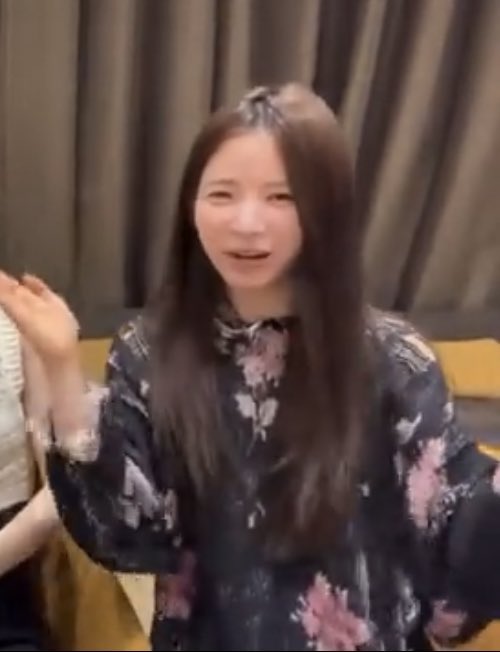 NiziU Fashion Search👚 on Twitter: "2023.06.17 YouTube Live MAYA着用トップス💜 R13 フローラル ダメージ プルオーバー ...