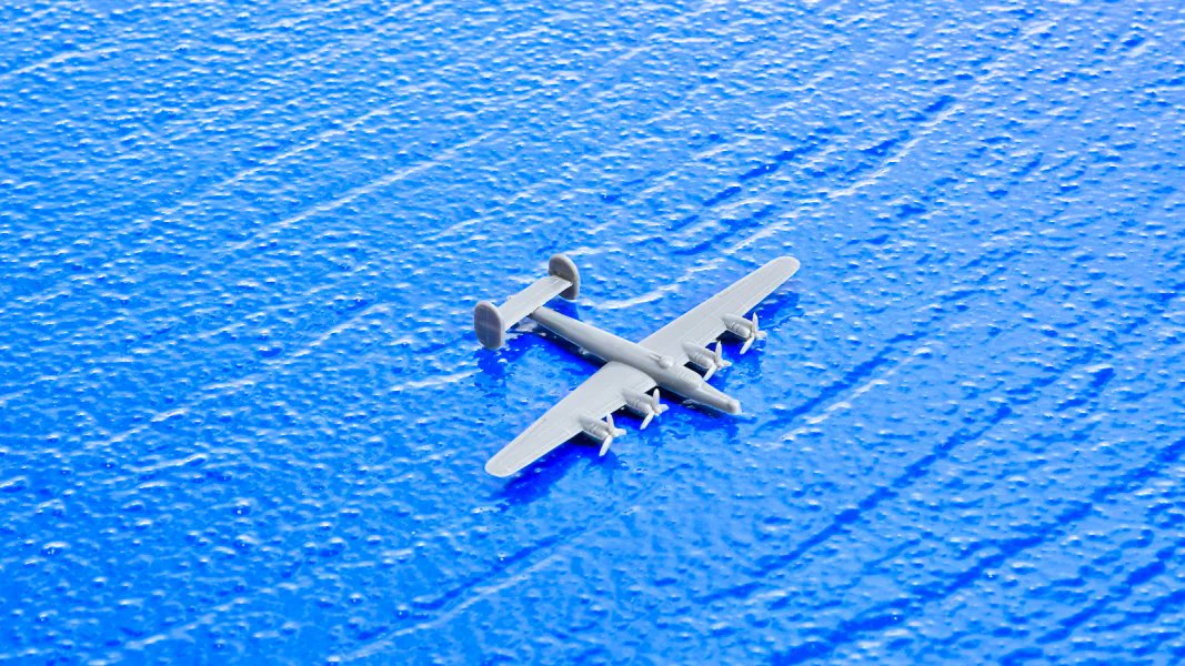 nippper.com on Twitter: "潜水艦をウォーターラインとして遊ぶ相棒としてのB-24 リベレーターは、本当にナイスな隠れ飛行機模型ですね。 https://t.co ...