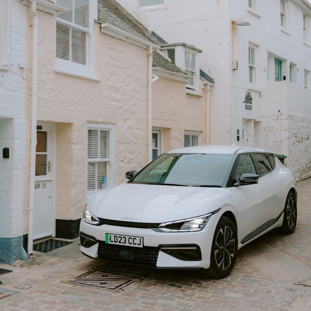 Kia UK on Twitter: "With up to 328 mile range, the fully electric Kia EV6 makes for an ideal ...