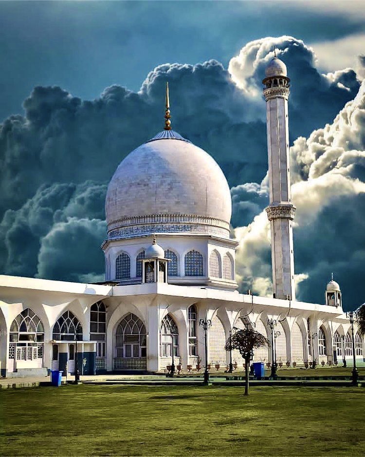 From Delhi to Hyderabad to Kerala, India is home to more than 300,000 active mosques, each a ...