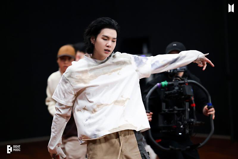 BTS PICS FOLDER 📁 on Twitter: "[📸 PHOTOS] #SUGA "#D_DAY" - Behind the Scenes x Naver Post (8 ...