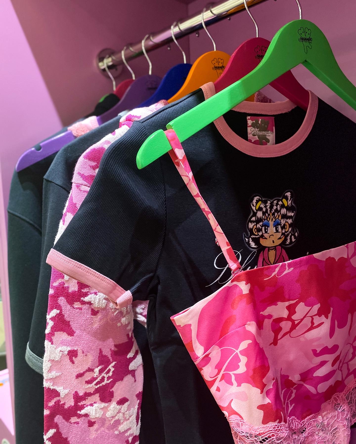 HANKYU.MODE on Twitter: "3F「MARC JACOBS(マークジェイコブス)」から”HEAVEN(ヘブン)”の新作アイテムをご紹介🐻ピンクのカモフラがキュートなスカート ...