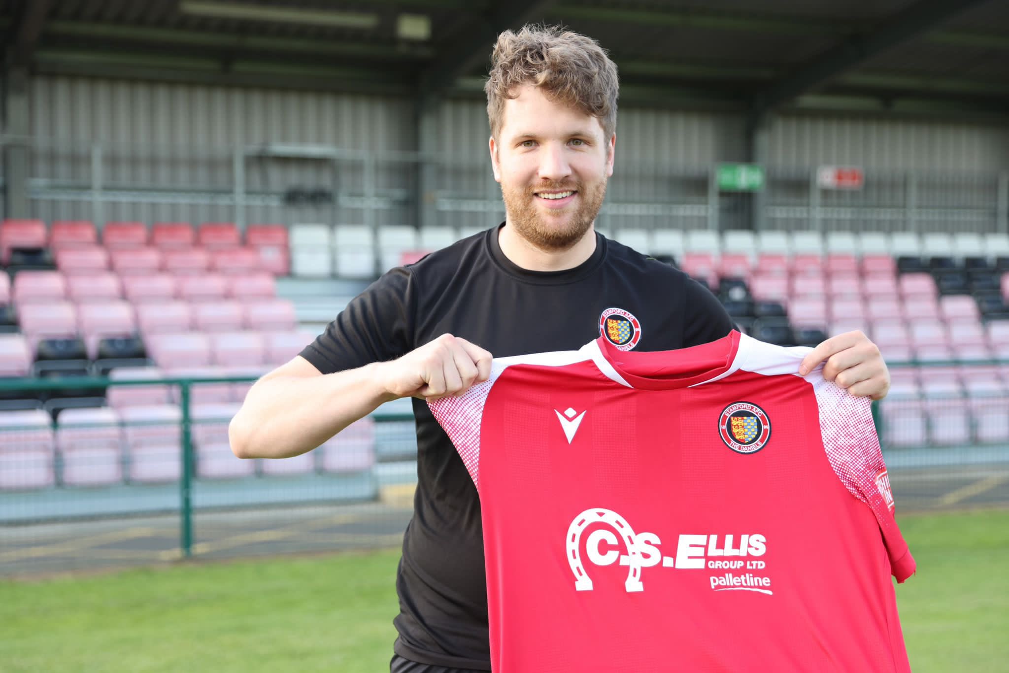 Stamford AFC on Twitter: " 🏼 𝗦𝗶𝗱𝗱𝗼𝗻𝘀 𝗶𝘀 𝗕𝗔𝗖𝗞 We're thrilled to welcome back Tom Siddons to the ...