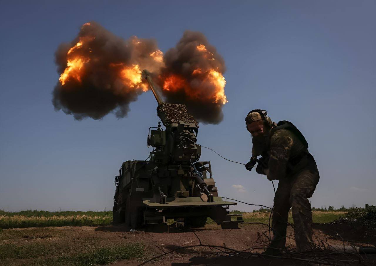 Euromaidan Press on Twitter: "Ukrainian domestic 155mm Bohdana self-propelled howitzer operated ...