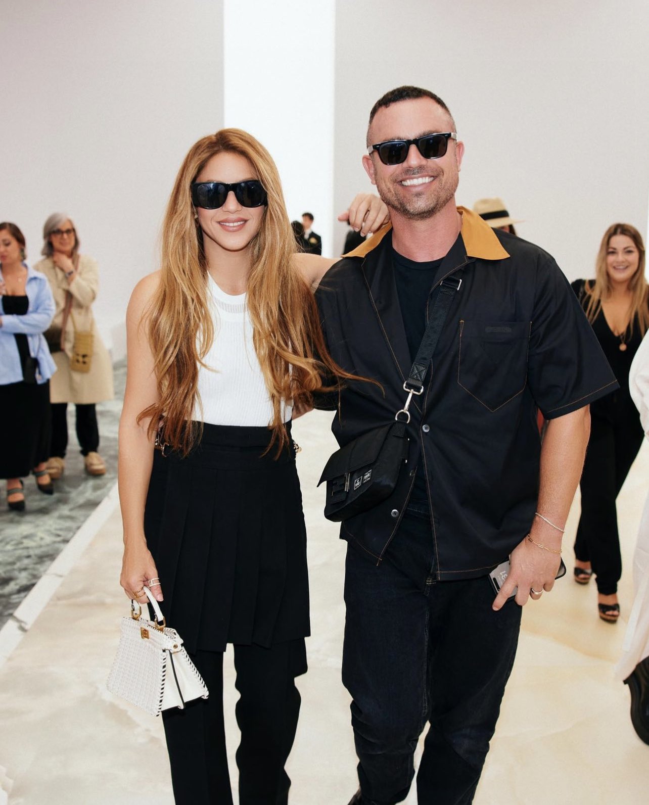 Shakira muda de equipe - Variedades - BCharts Fórum