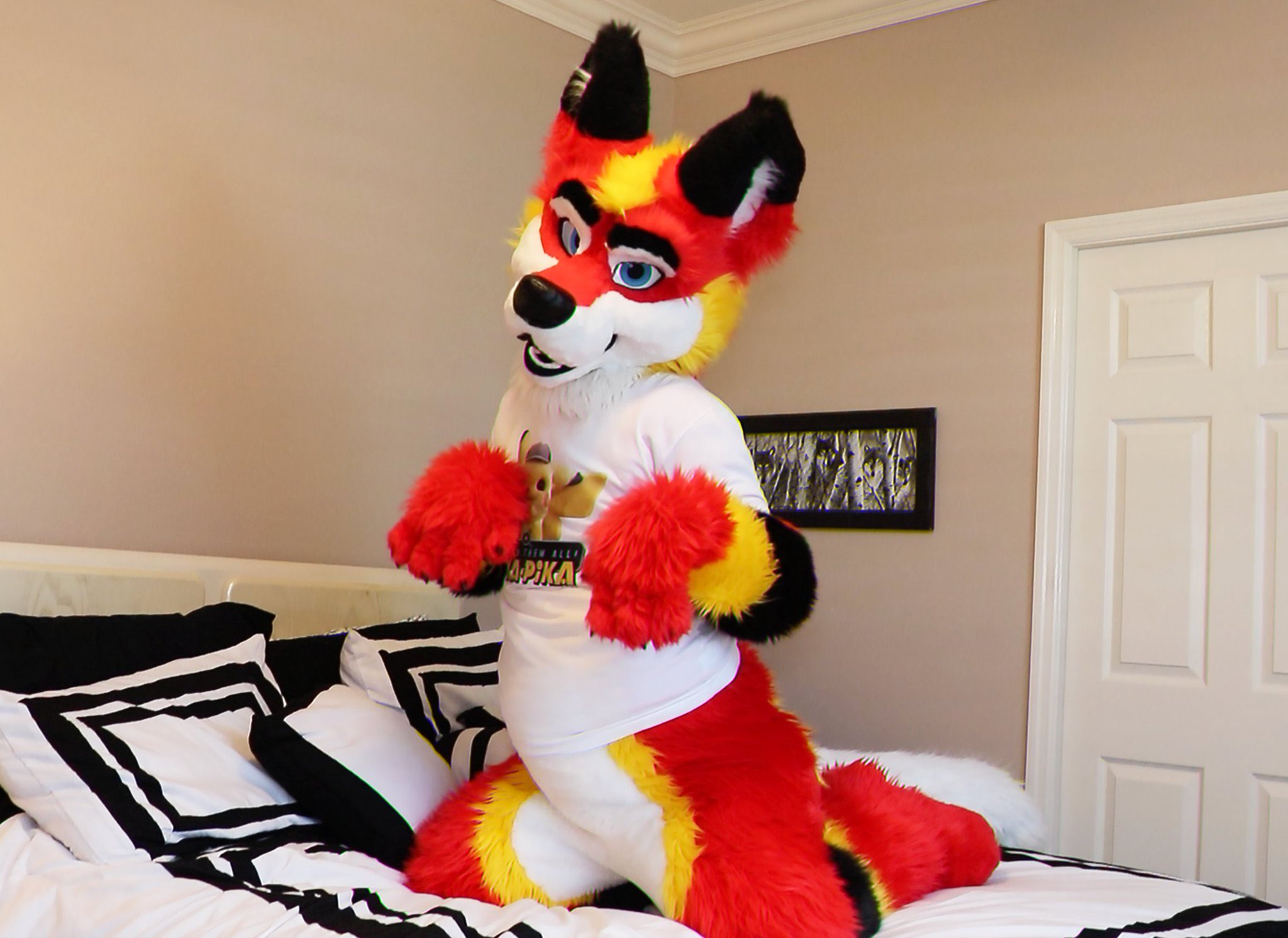 Red Kitsu on Twitter: "Can I have head pats? #FursuitFriday https://t.co/jFu8Ia1pcD" / Twitter