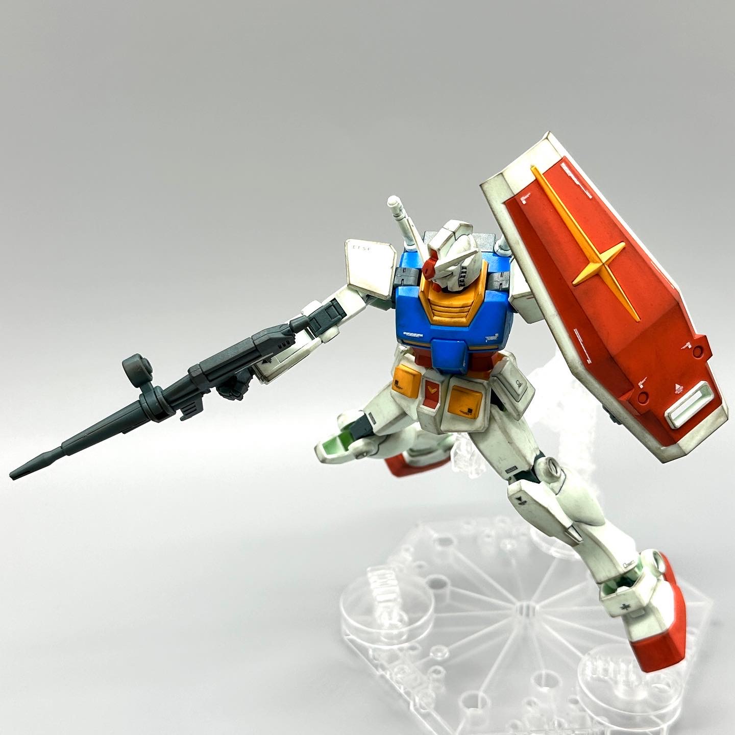 Nerima Base ガンプラ部 on Twitter: "今日はガンダムの日なんですね！こちら毎月開催してるガンプラ部でガンプラ初めての方に作ってもらうEGの作例です。スミ入れ、ウェザ ...