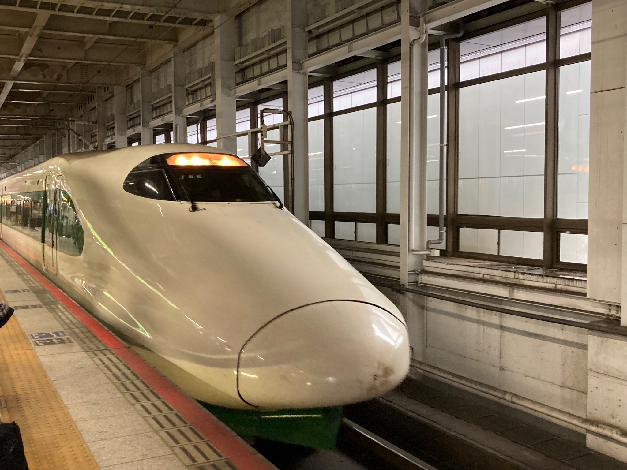 E2系(臨時)はやて on Twitter: "・9530B：E2系J66(東京再開号) 200系カラーでは、初めての新青森発の団体列車でした。 2023/7/8 仙台にて https://t ...