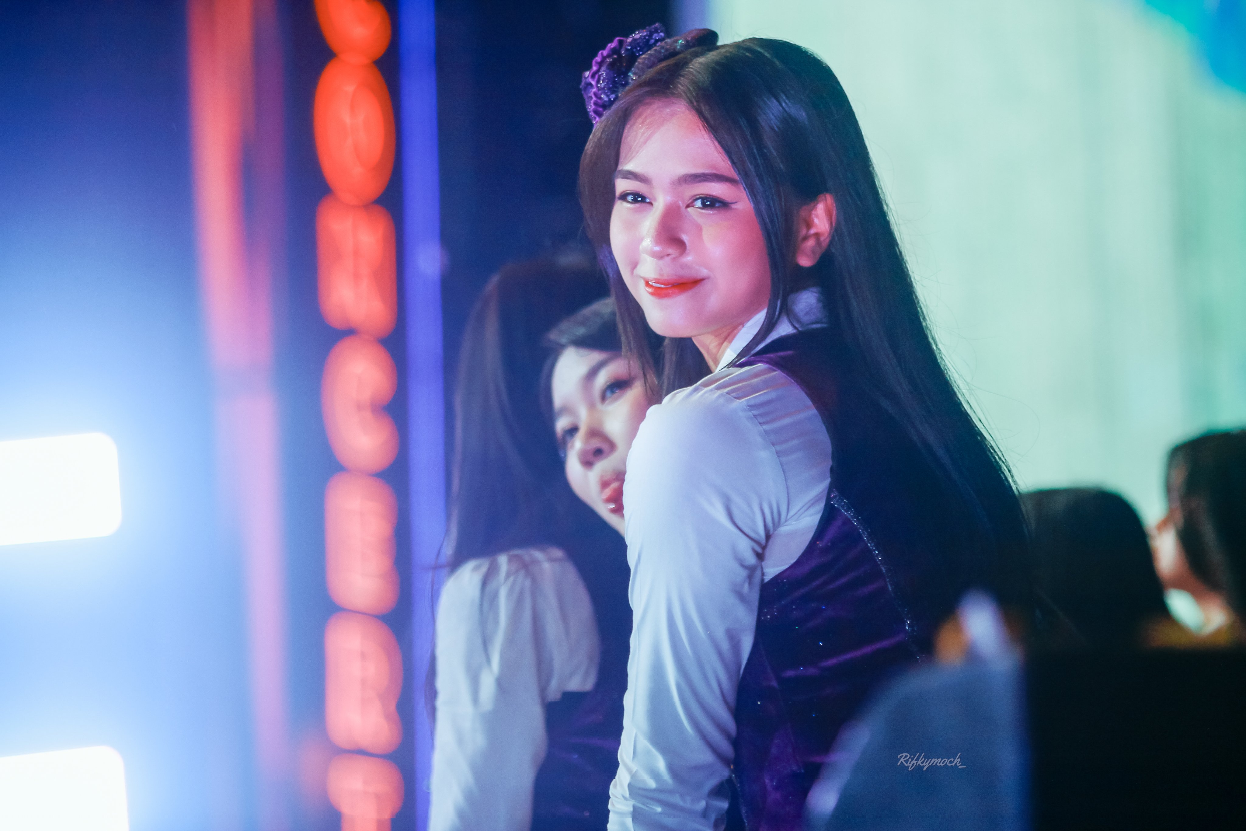 Rifky nor nate river on Twitter: "Divine Light . @I_KathrinaJKT48 in Jakarta fair 2023 https://t ...