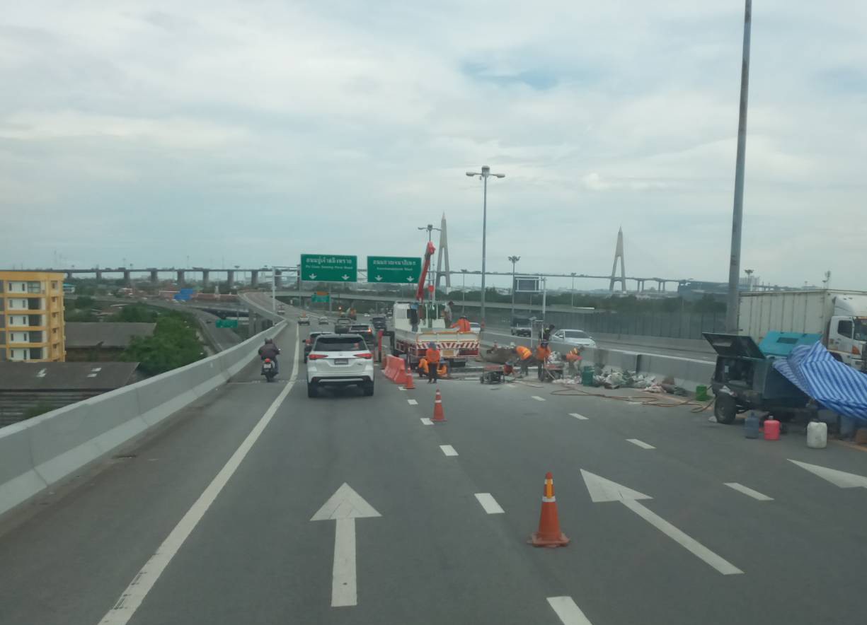 JS100Radio on Twitter: "14:27 #ถนนวงแหวนอุตสาหกรรม มุ่งหน้า ทางลงปู่เจ้าฯ ที่บริเวณทางลงสะพาน ...