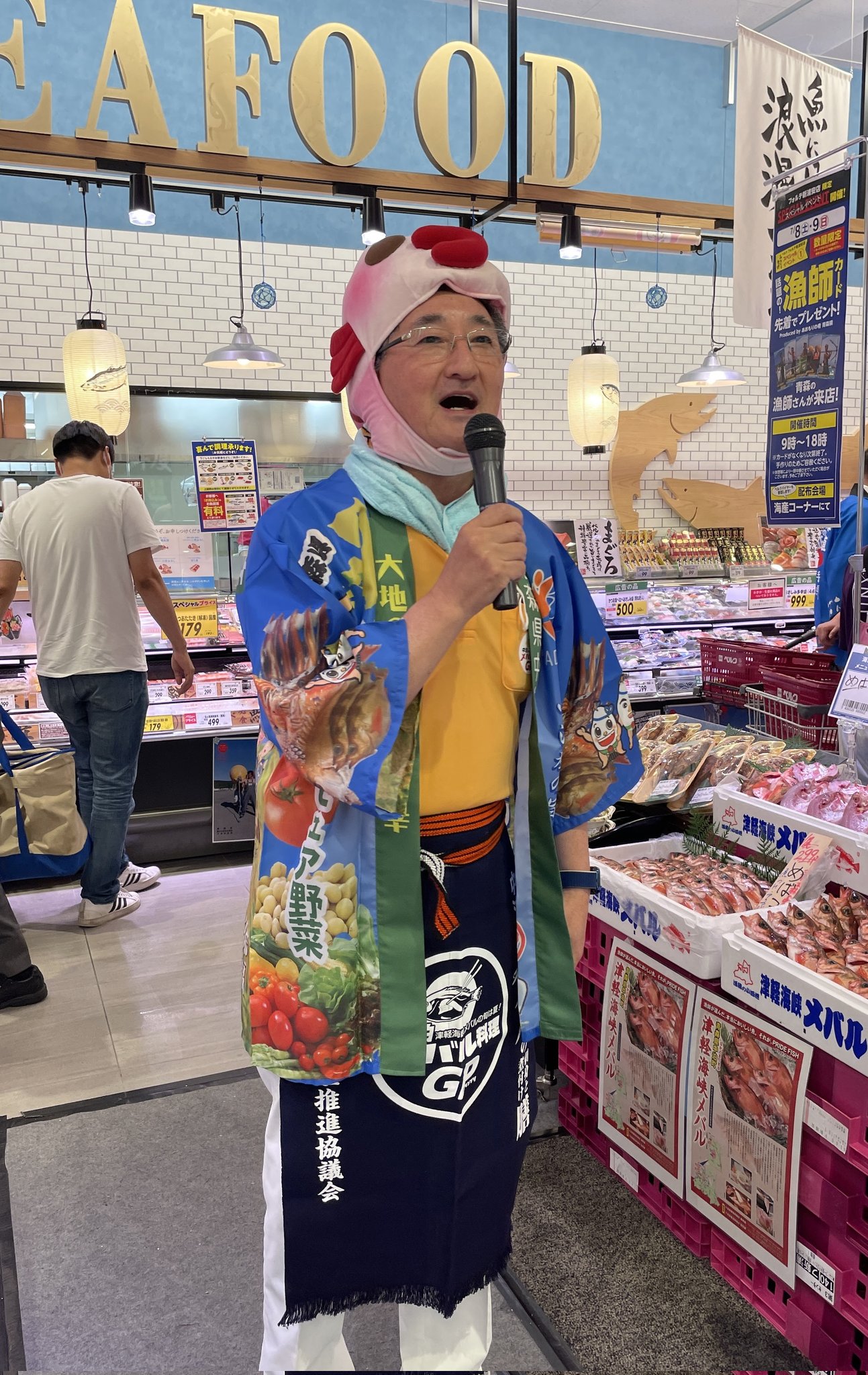 ベルク(Belc)🅱️ on Twitter: "フォルテ新浦安店では、青森県中泊町の町長さんも応援に駆けつけ🏃 マイクパフォーマンスの内容まじめに聴いてますが、それより町長その被り物かわいい ...