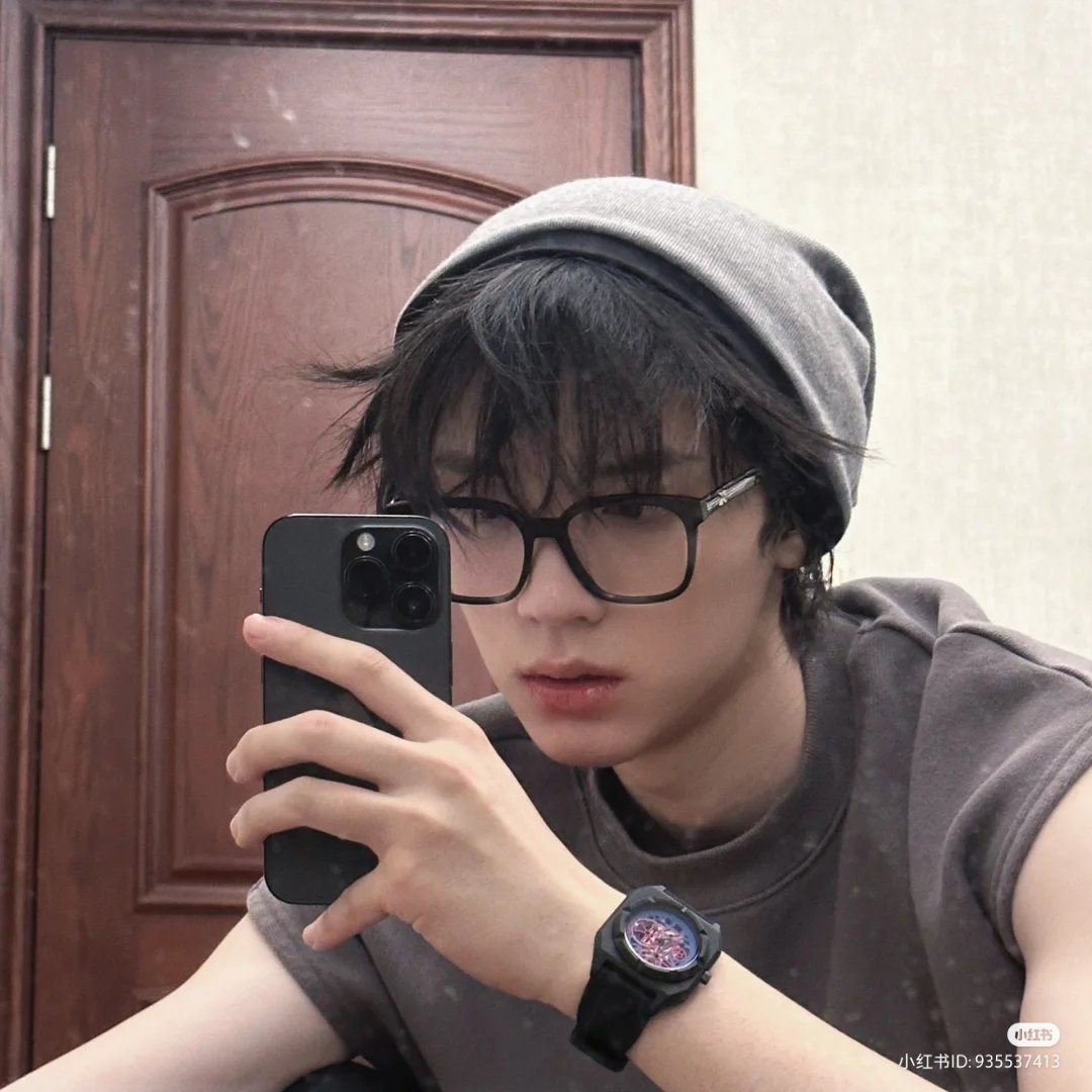 Oᑎ ↳ Oᖴᖴ ᗰOᗪE on Twitter: "วันนี้อี้หรานมารายงานตัวทั้งใน wb & xhs 🥰 #โจวอี้หราน #ZhouYiRan ...