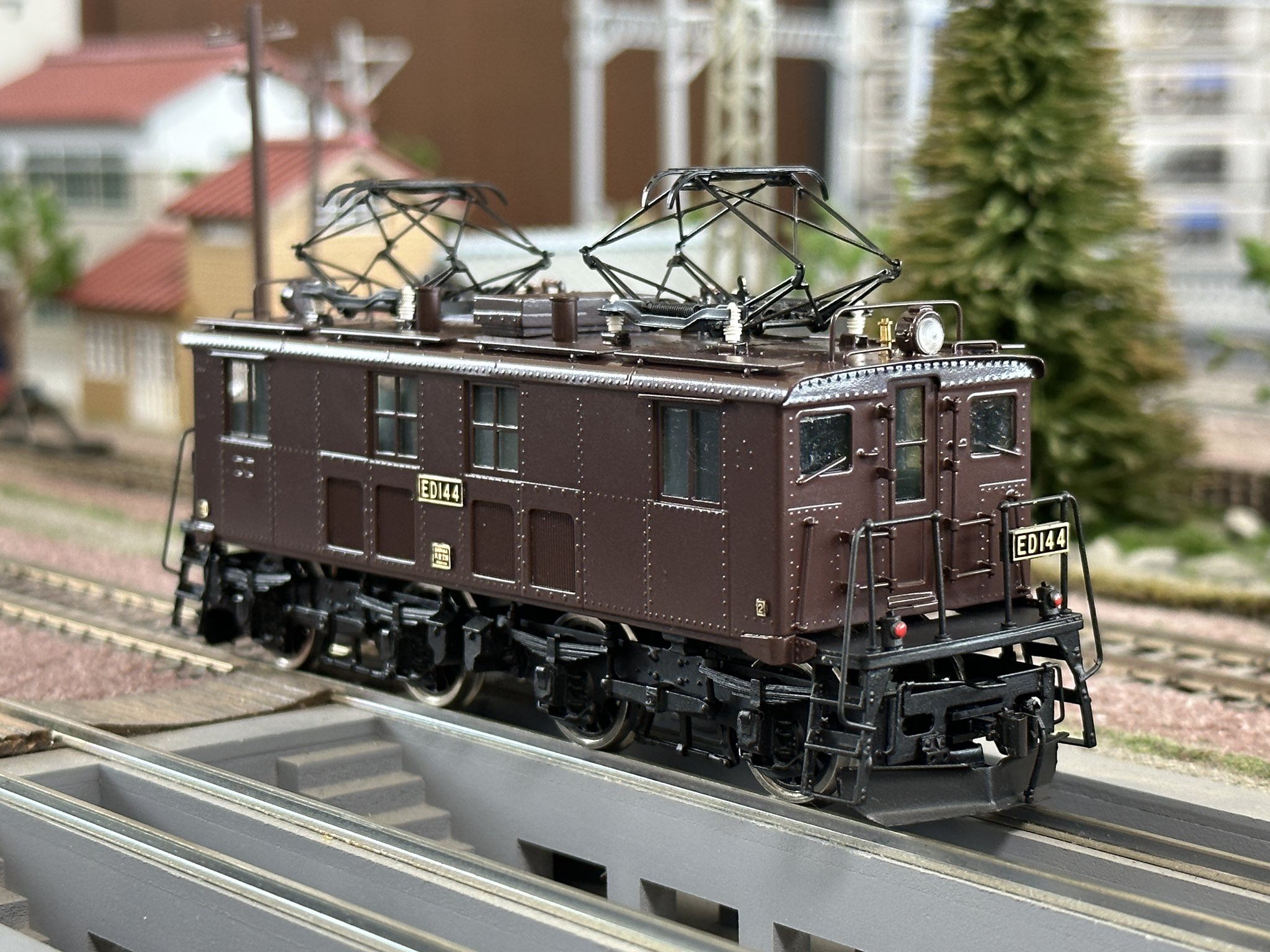 shiomidaikyuko on Twitter: "仕掛り品を委託で入手したアダチのED14が完成しました。そもそも機関車を作るのは珍しいのですが、仙山線をイメージしてクモハ491との並び ...