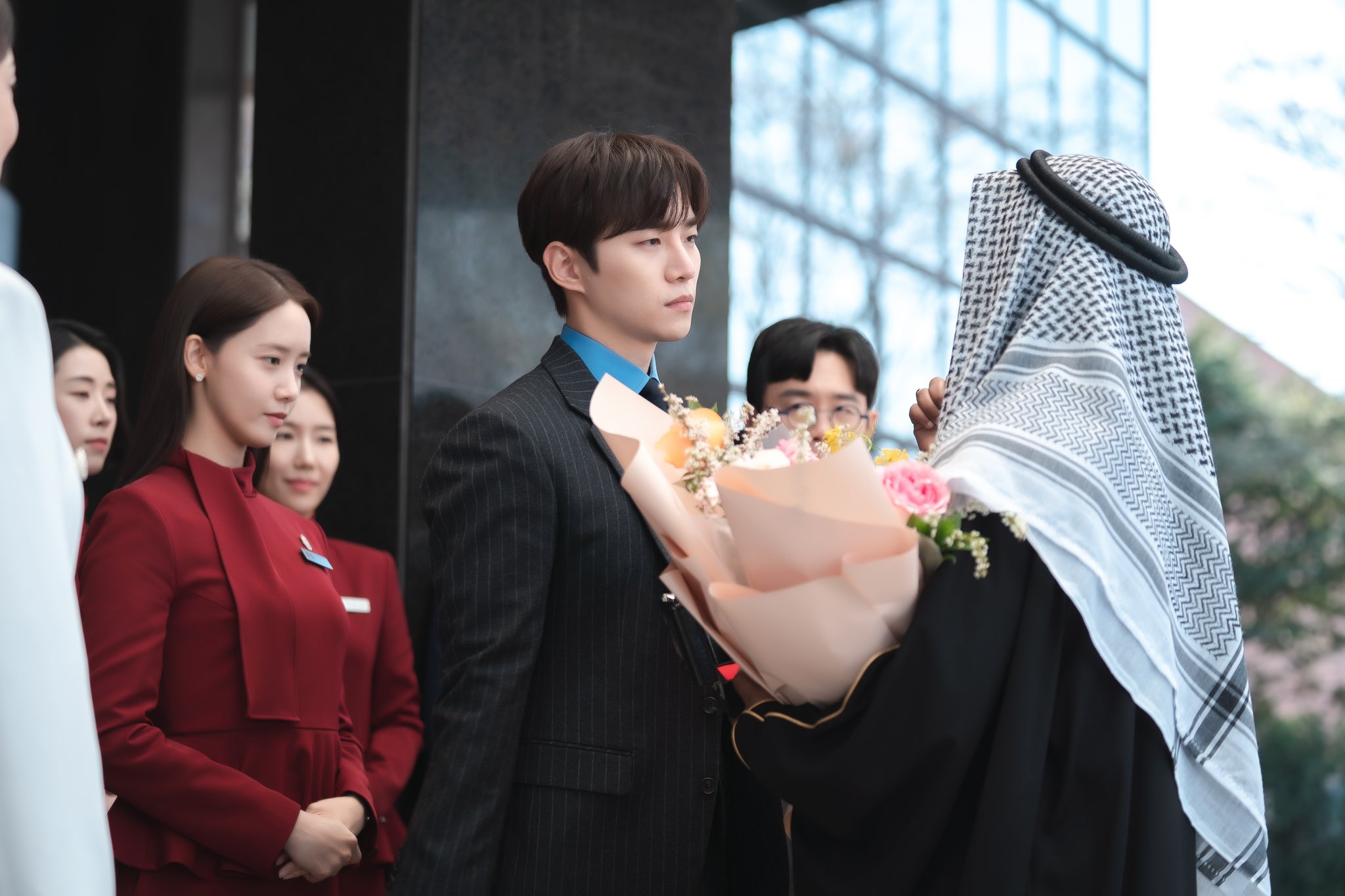 앤피오엔터테인먼트 on Twitter: "구원을 긴장시킨 사랑의 라이벌 등장?! 킹더랜드를 찾은 특별한 손님👑 신스틸러 배우 아누팜 7성급 스위트 로맨스 ‘킹더랜드’ 7화 ...