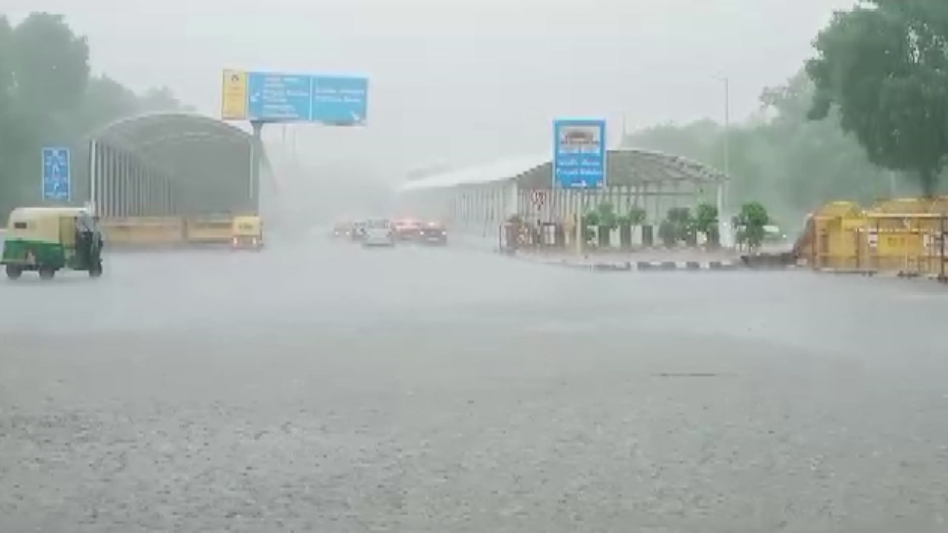 Press Trust Of India On Twitter Heavy Rain Lashes Parts Of Delhi Imd