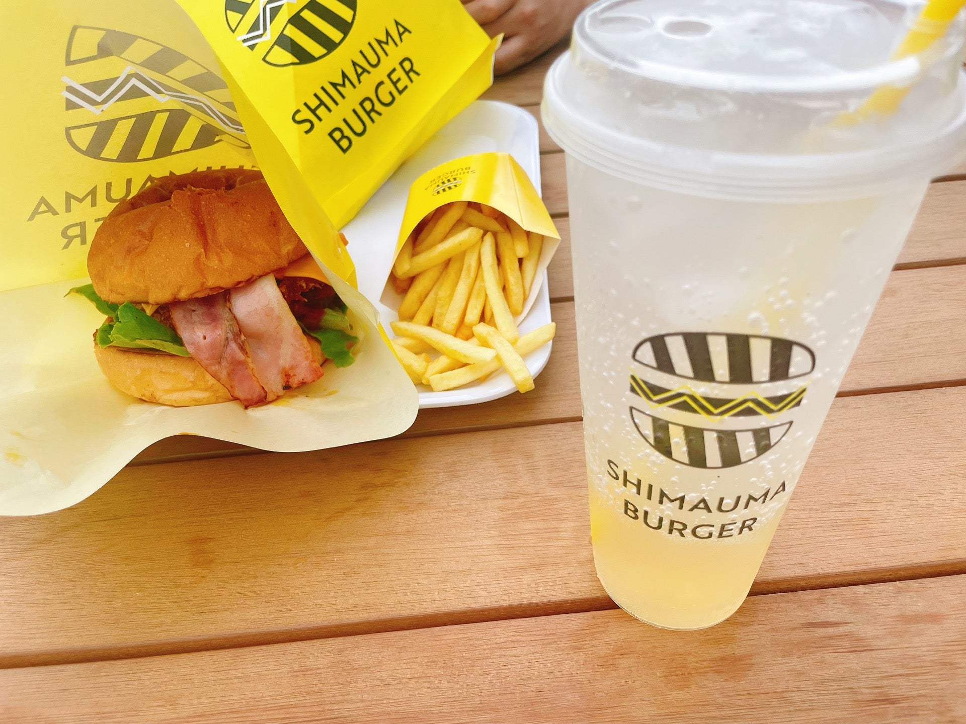 アチャモ on Twitter: "淡路島バーガー、美味い (@ 淡路島バーガー専門店Shimauma in 淡路市, 兵庫県) https://t.co/9gsOgrxBlw https ...