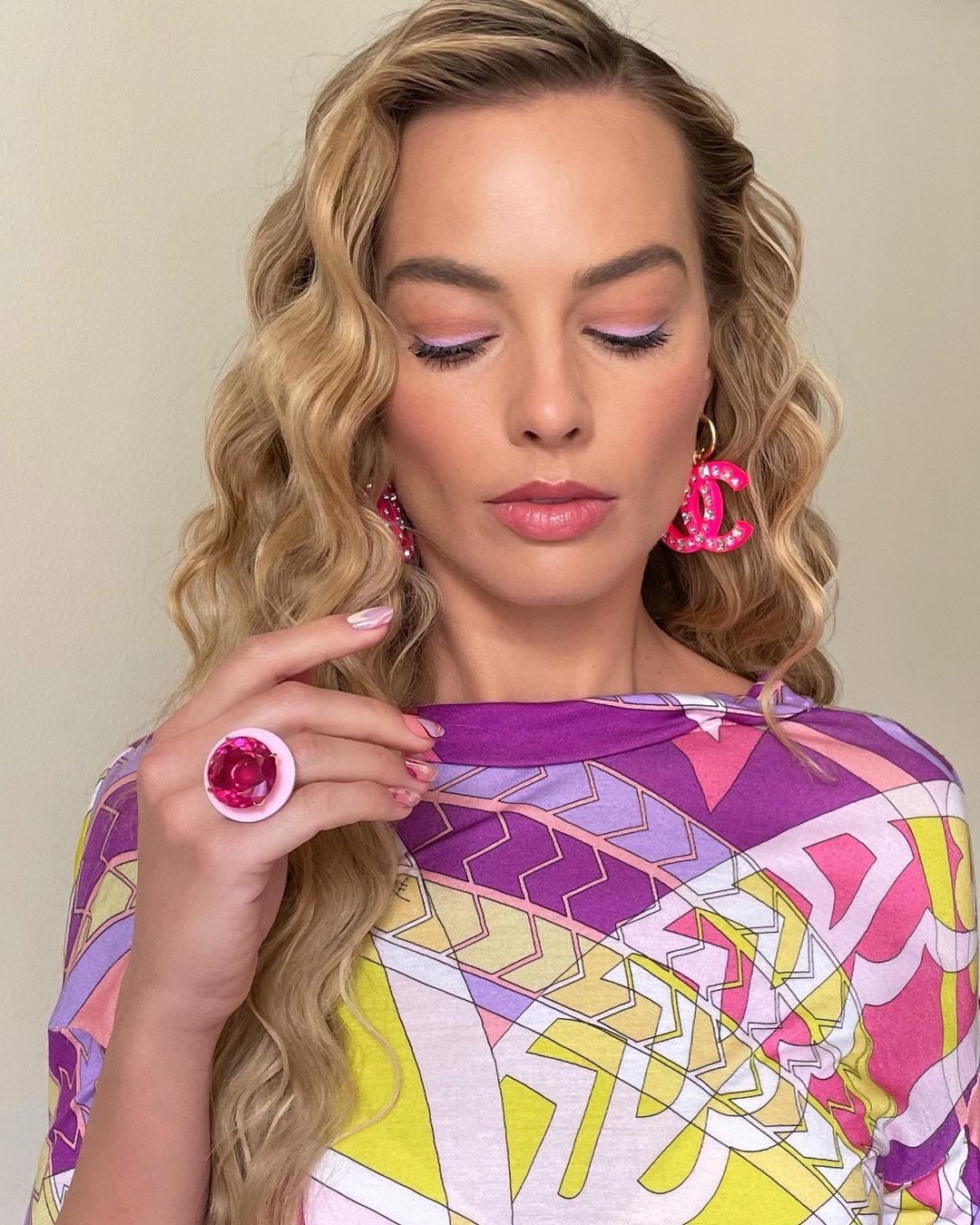 Margot Robbie Daily on Twitter: "margot robbie is so beautiful #barbie https://t.co/0cPGkMi2SL ...