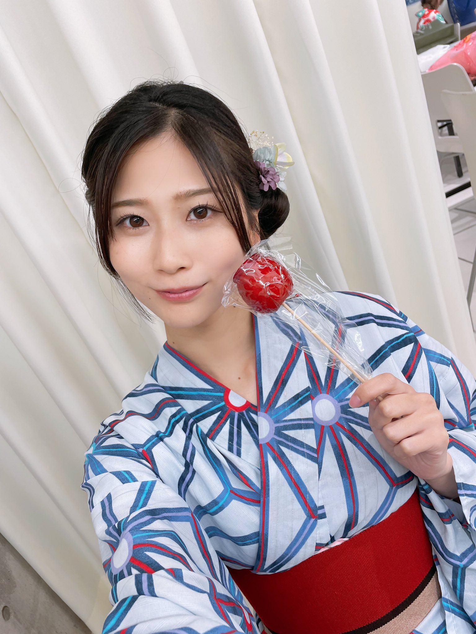 塩野響子(elsy) on Twitter: "子供ぶりにりんご飴食べた🍎♡ https://t.co/0ZQnh2tWgy" / Twitter