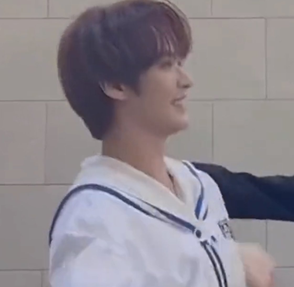 리노링 🥢🌈 on Twitter: "my leeknow he is so precious he did the challenges so well coming to bubble ...