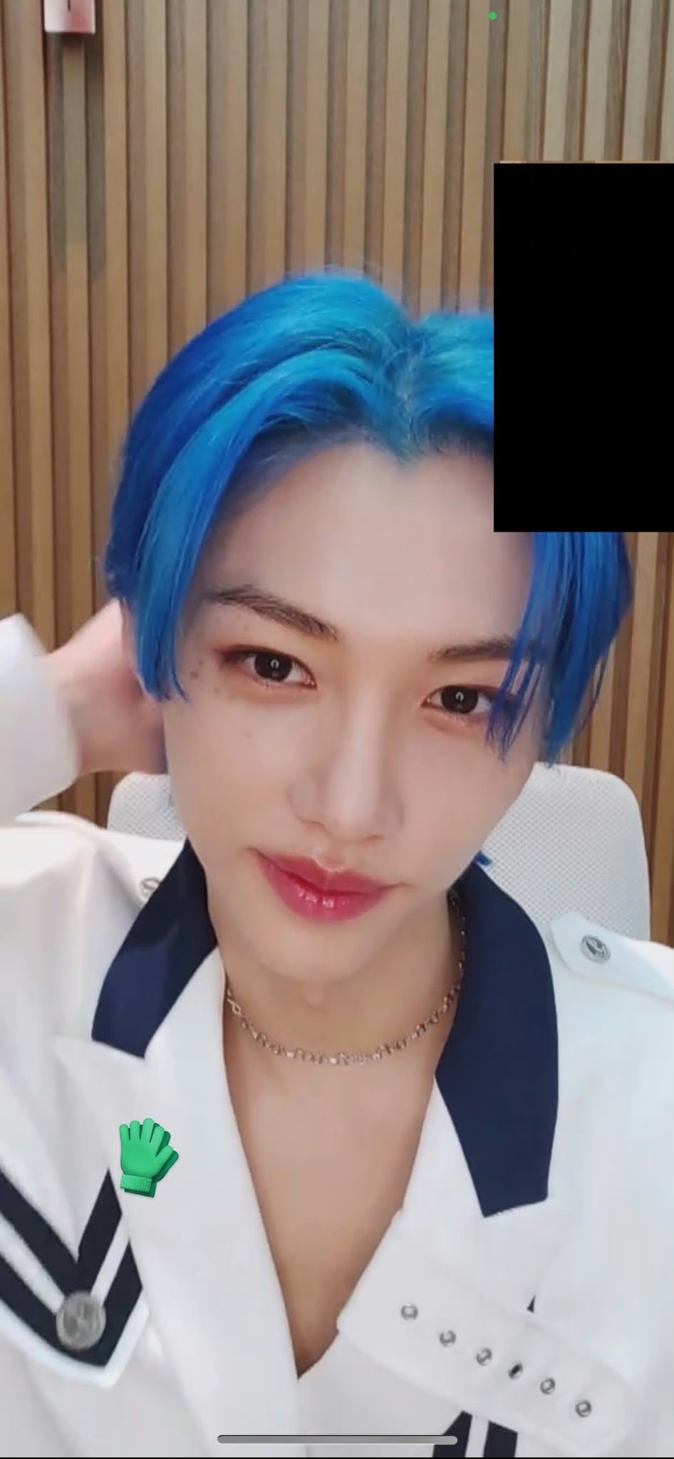SKZ Info Esp ★★★★★ on Twitter: "FELIX BLUE HAIR Hoy SKZ tenía un evento de videollamada para kms ...