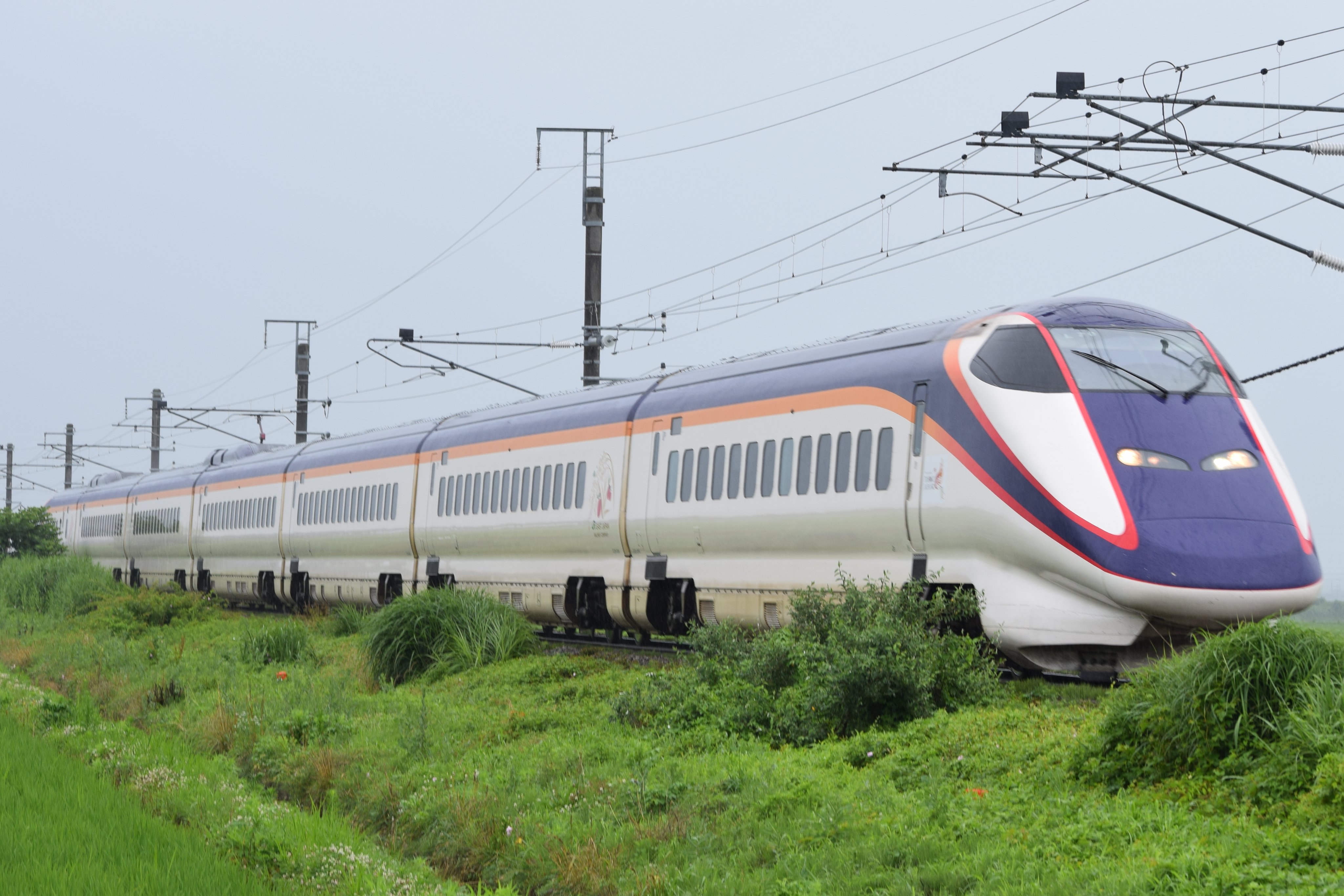 ろくいち on Twitter: "2023/7/8 E3系L65編成 つばさ177号(177M) E3系L70編成 つばさ133号(133M) 銀色のE3系と紫のE3系がつばさで連続して走っ ...