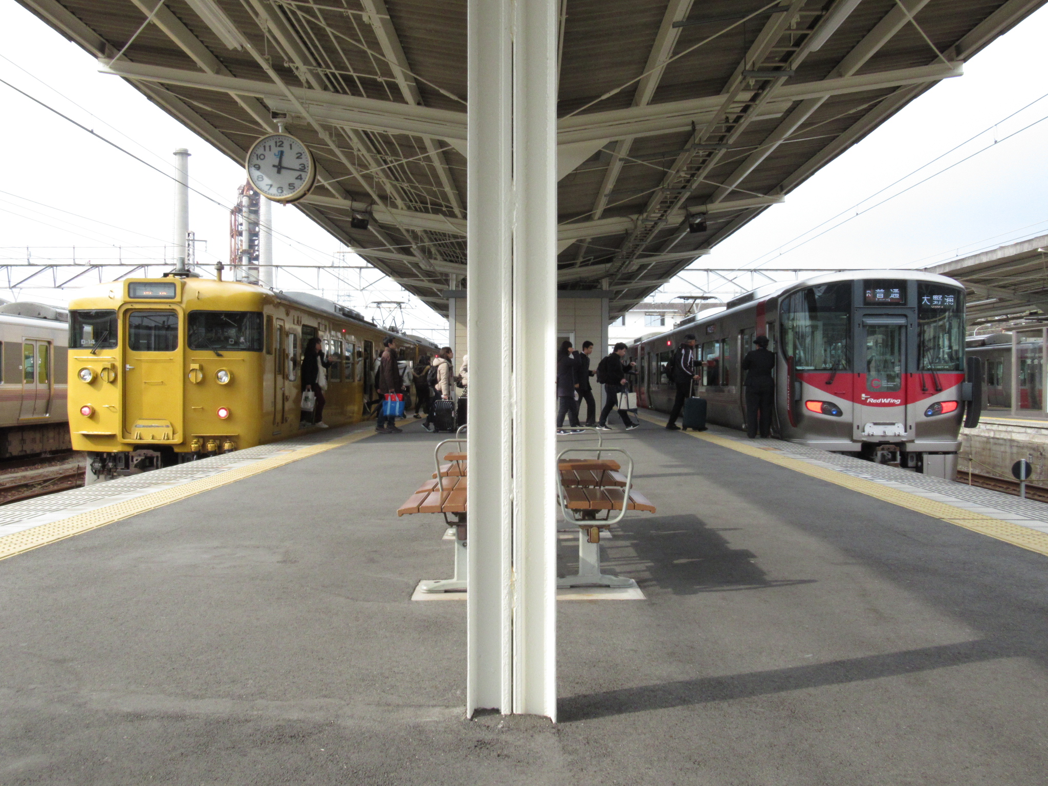 そうちゃん on Twitter: "@rapidtrain_313 興津乗り換えの多いダイヤになって以来、静岡地区とはごぶさたしているが、代わりに「糸崎乗り換え」のお世話になっている。ここで ...