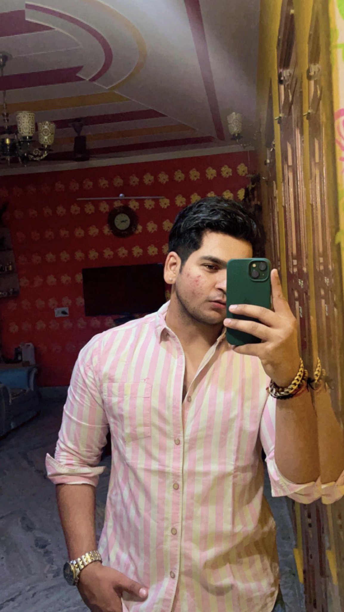 Rishabh Kaushik on Twitter: "Mirror Selfie https://t.co/SocB7U5qZC" / Twitter
