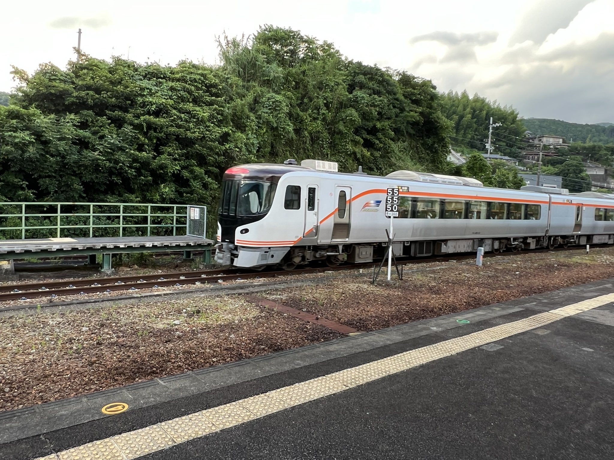 Centris on Twitter: "今回、熊野行きで見送ったHC85はコチラです #HC85 #特急南紀 https://t.co/yqzUiDMBVx" / Twitter