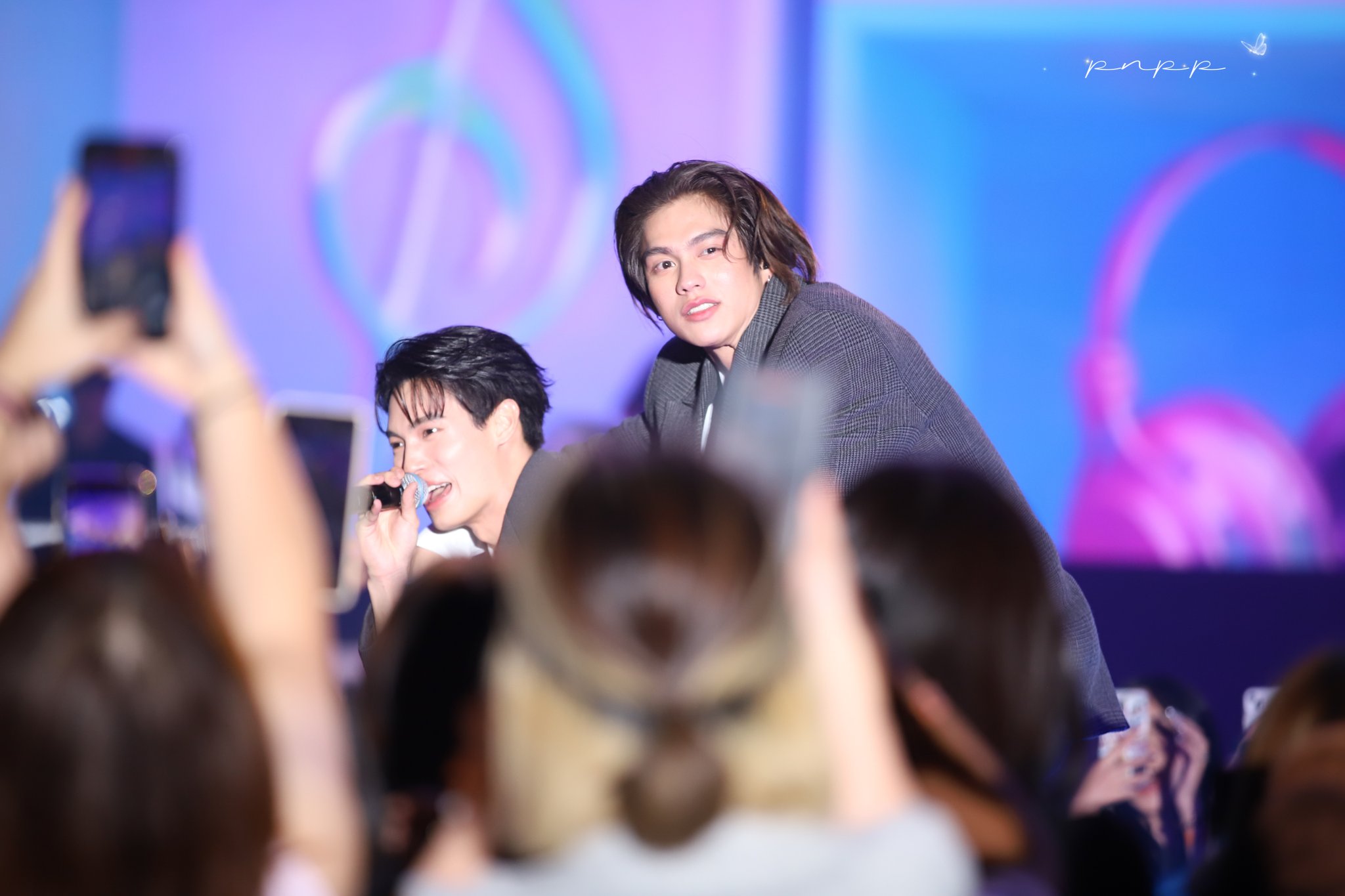PNPP ~ พป ☆彡 on Twitter: "เมื่อน้องวินลงมานั่ง เมื่อไบร์ทลงจากเวที ผู้คนก็แตกตื่น ได้มาแค่นี้ 🤣🤣 ...