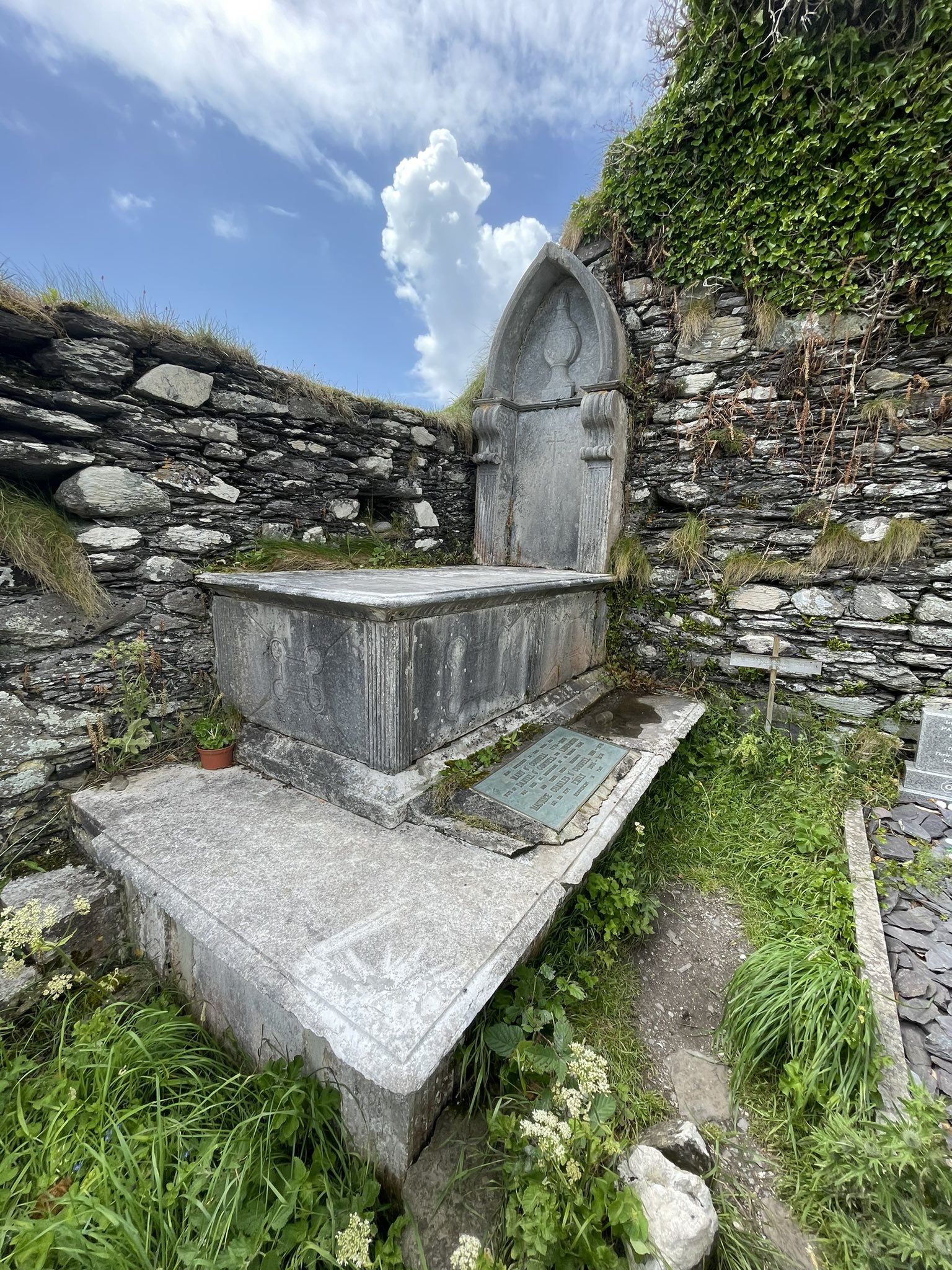 Emmet Jackson on Twitter: "The grave of Mary O’Connell, the wife of Daniel O’Connell, at ...