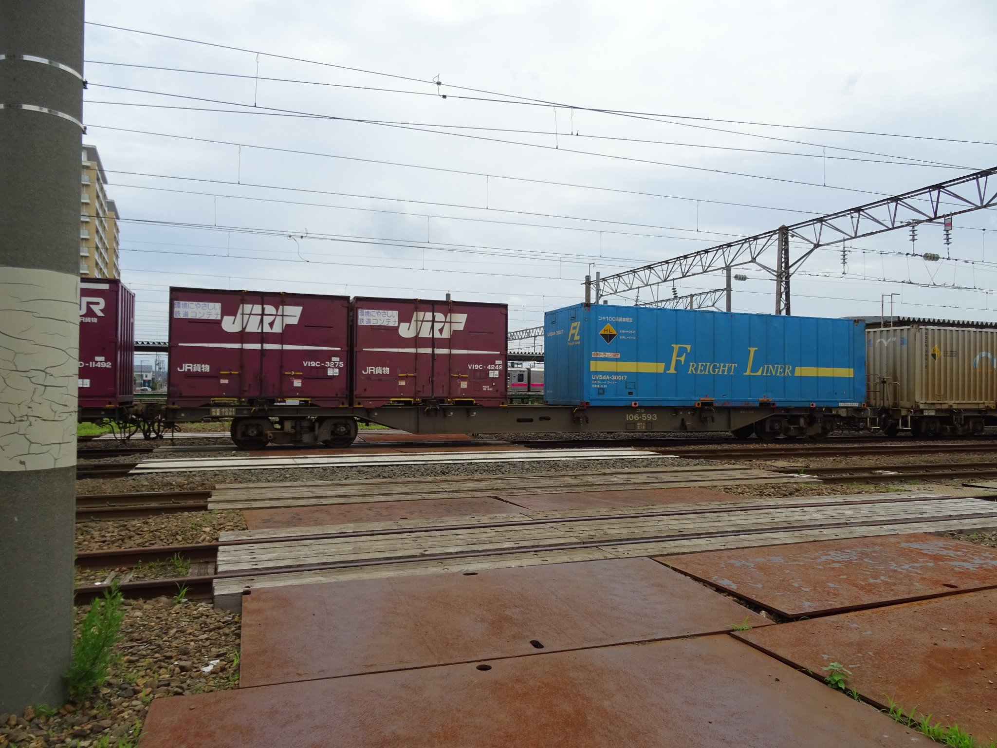 HAYAKOMA on Twitter: "今日（R05.07.08）の4061列車に載ってきた30/31ftコンテナ。 フレートライナーのUV54A-30017とU48A-30060、札幌 ...